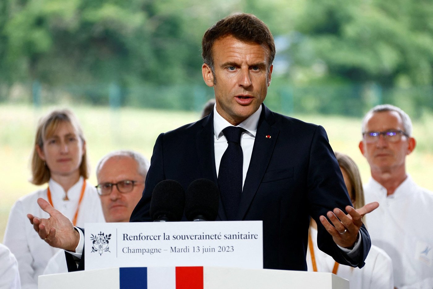 Macron will mehr Medikamente in Frankreich herstellen lassen