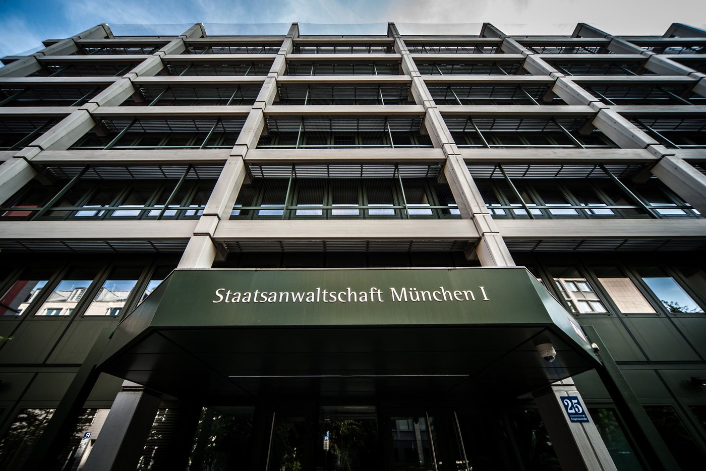 Mittelstandsanleihen: Sympatex-Eigner zahlen Millionen, um aus U-Haft ...