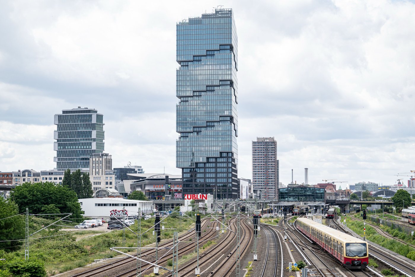 Handelskonzern: Amazon-Tower in Berlin-Friedrichshain eröffnet