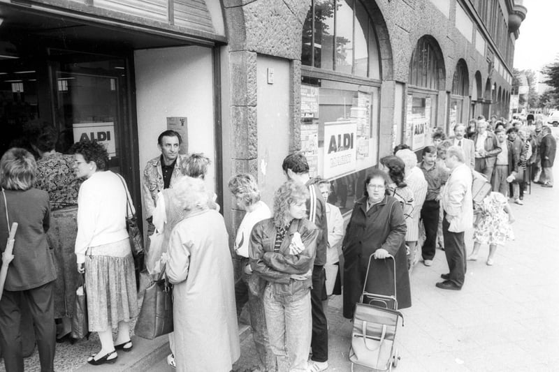 Aldi-Brüder: Karl und Theo Albrecht – Die Erfinder des Discounts