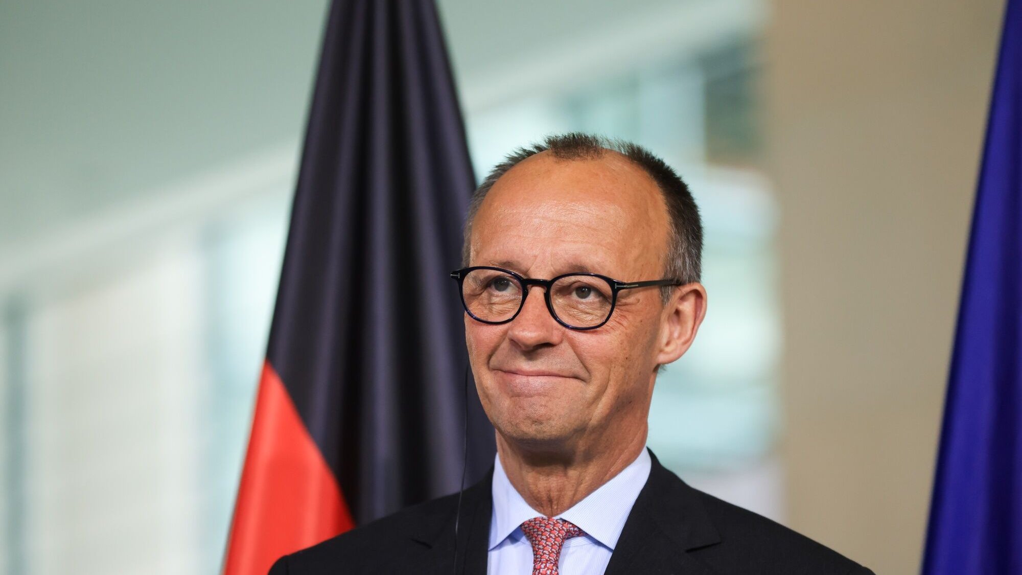 Kommentar: Auch unter Merz geht die absurde Sommer-Gewohnheit weiter