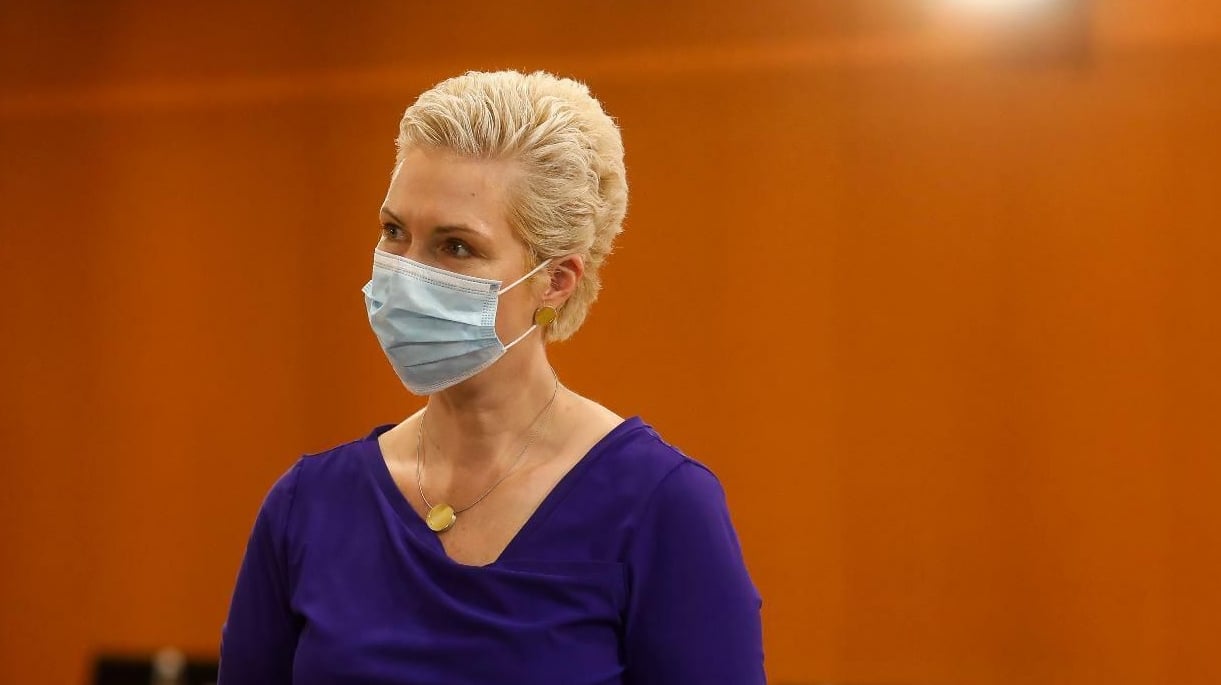 Corona: Manuela Schwesig verteidigt Maskenpflicht