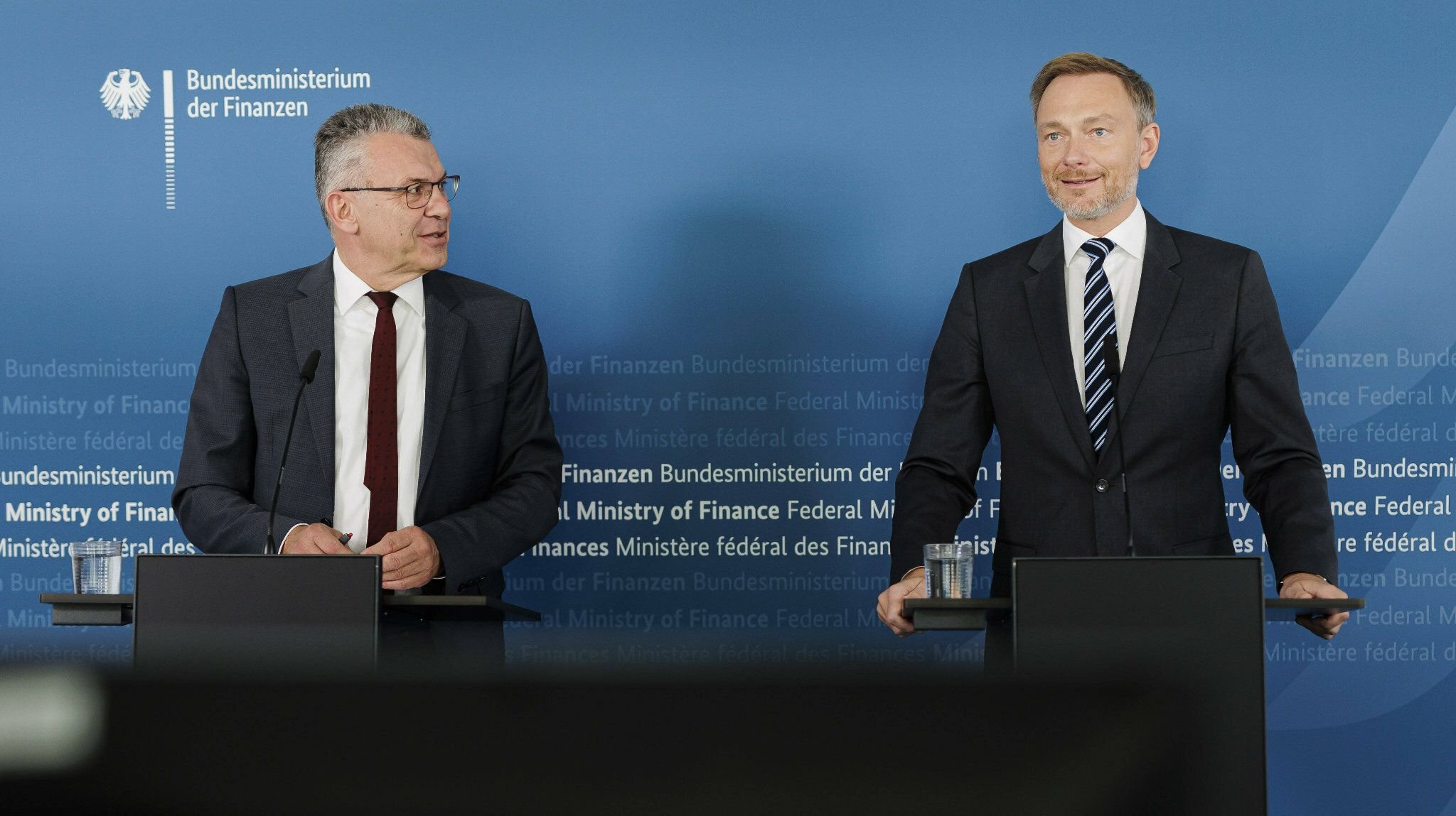 Finanzministerium belegt alle Ministerien mit Haushaltssperre