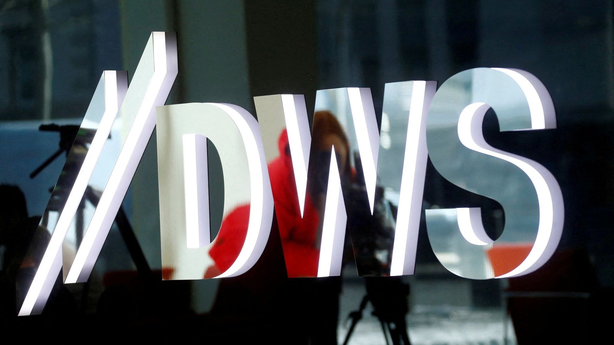 DWS Aktie: DWS-Chef Hoops macht Fintech-Pionier Bajorat zum Digitalchef