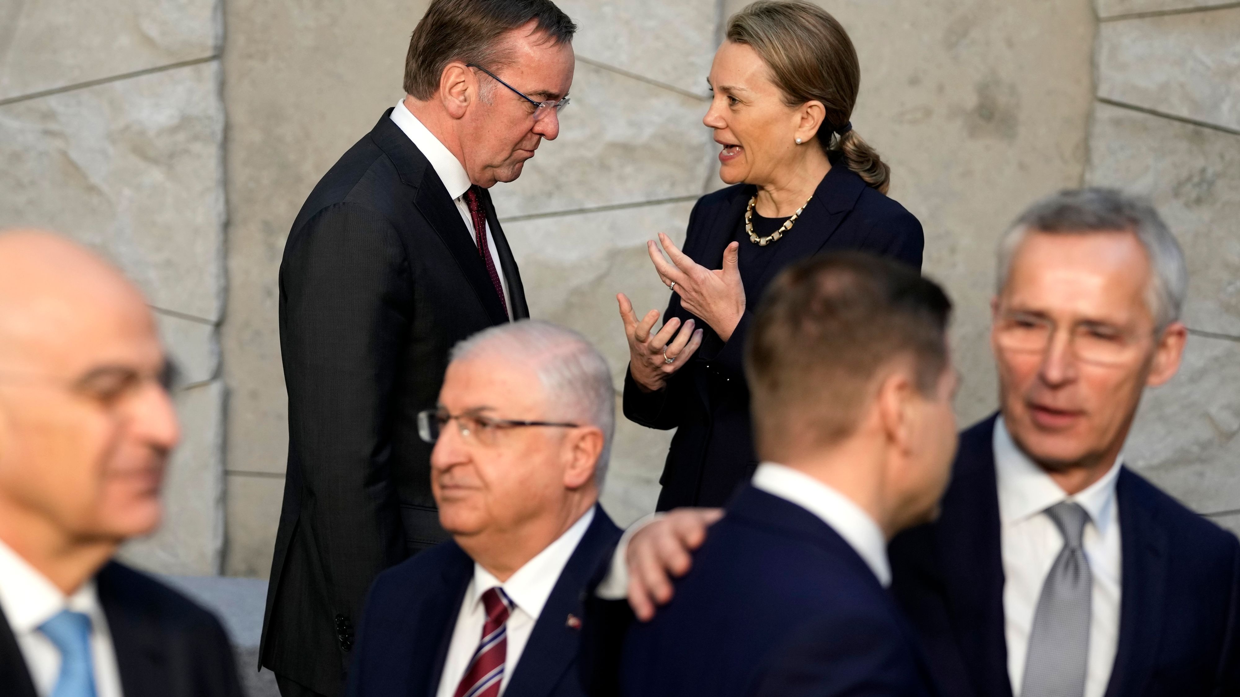 Nato-Treffen: Europäer drängen US-Kongress zu Ukraine-Hilfen