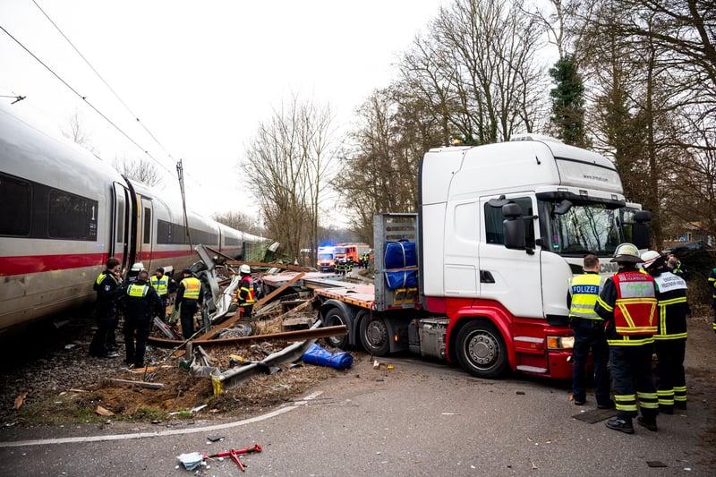 Verkehr: Mindestens ein Toter bei ICE-Unglück in Hamburg