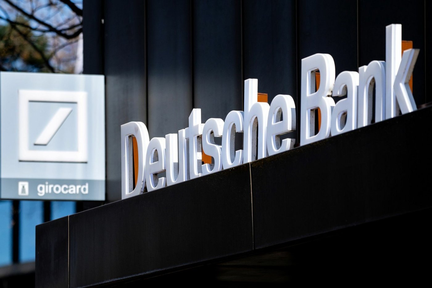 Deutsche Bank: Geldhaus schließt „mittlere zweistellige Zahl“ an Filialen