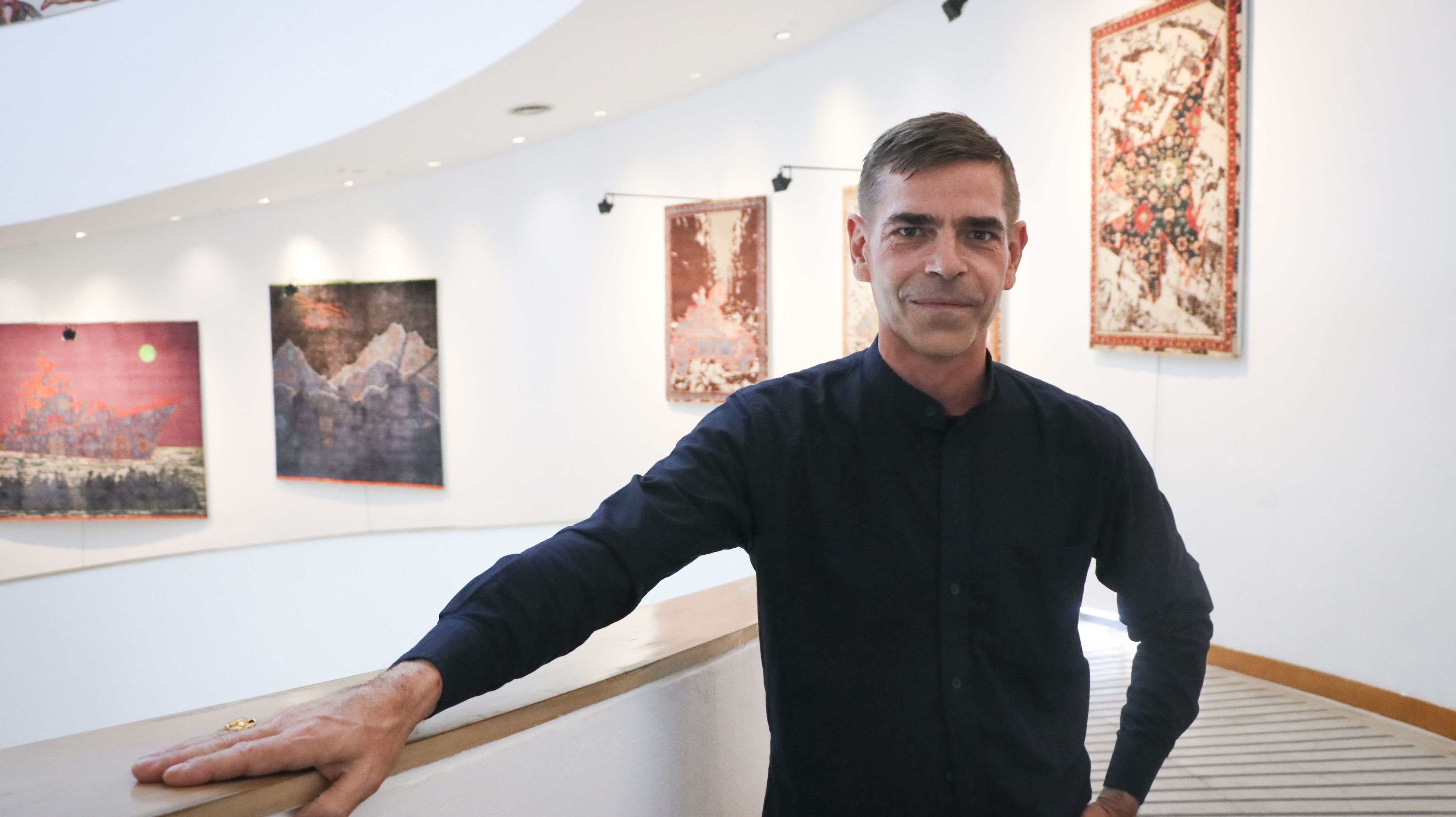 Wie ein Luxusdesigner Krieg und Gewalt dokumentiert