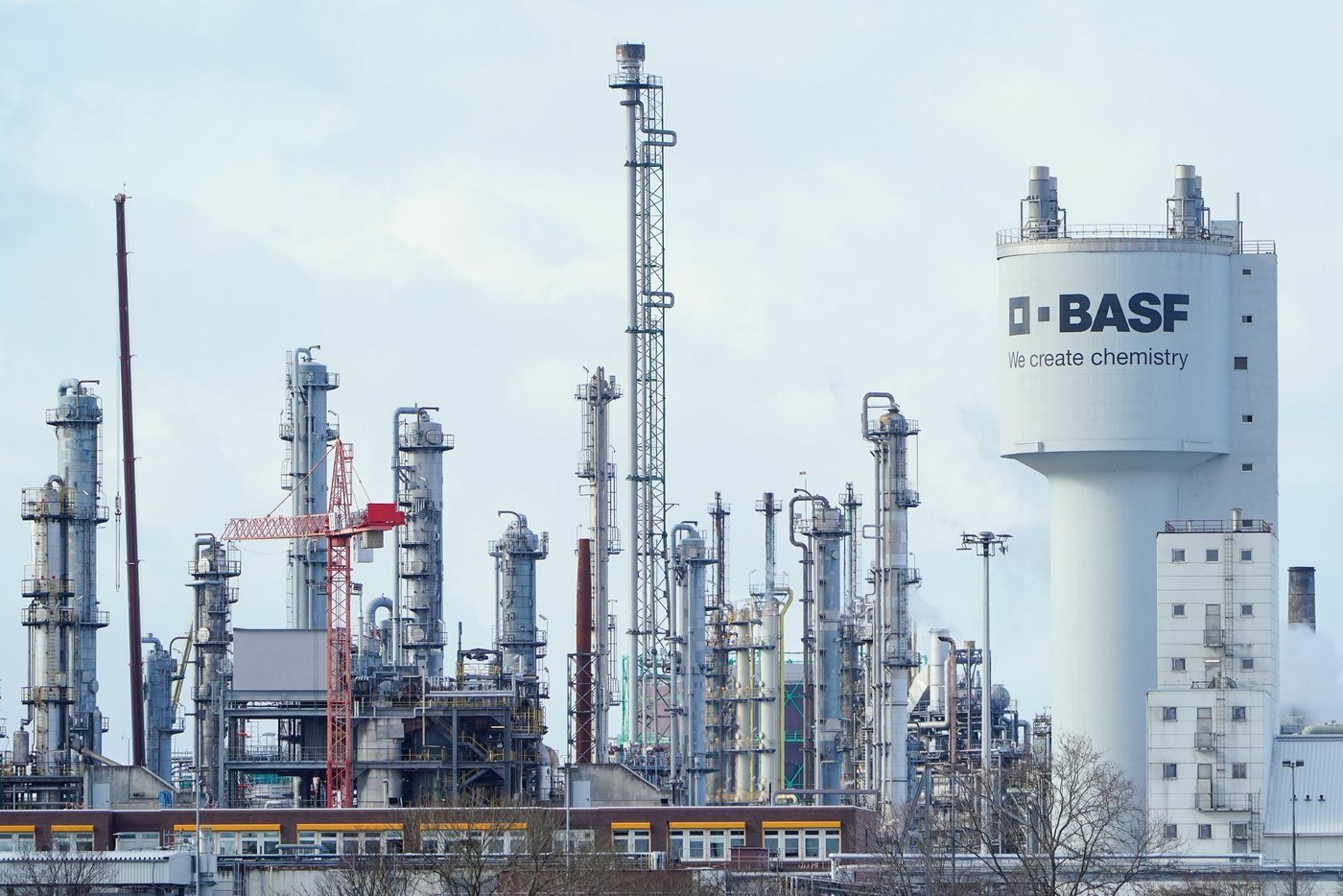 Weltgrößter Chemiekonzern: Milliardendeal: BASF verkauft Geschäft mit ...