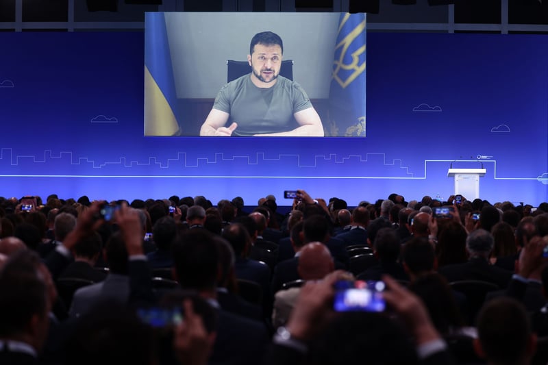 Selenski hofft auf neue Unterstützung bei Wiederaufbau-Konferenz ...