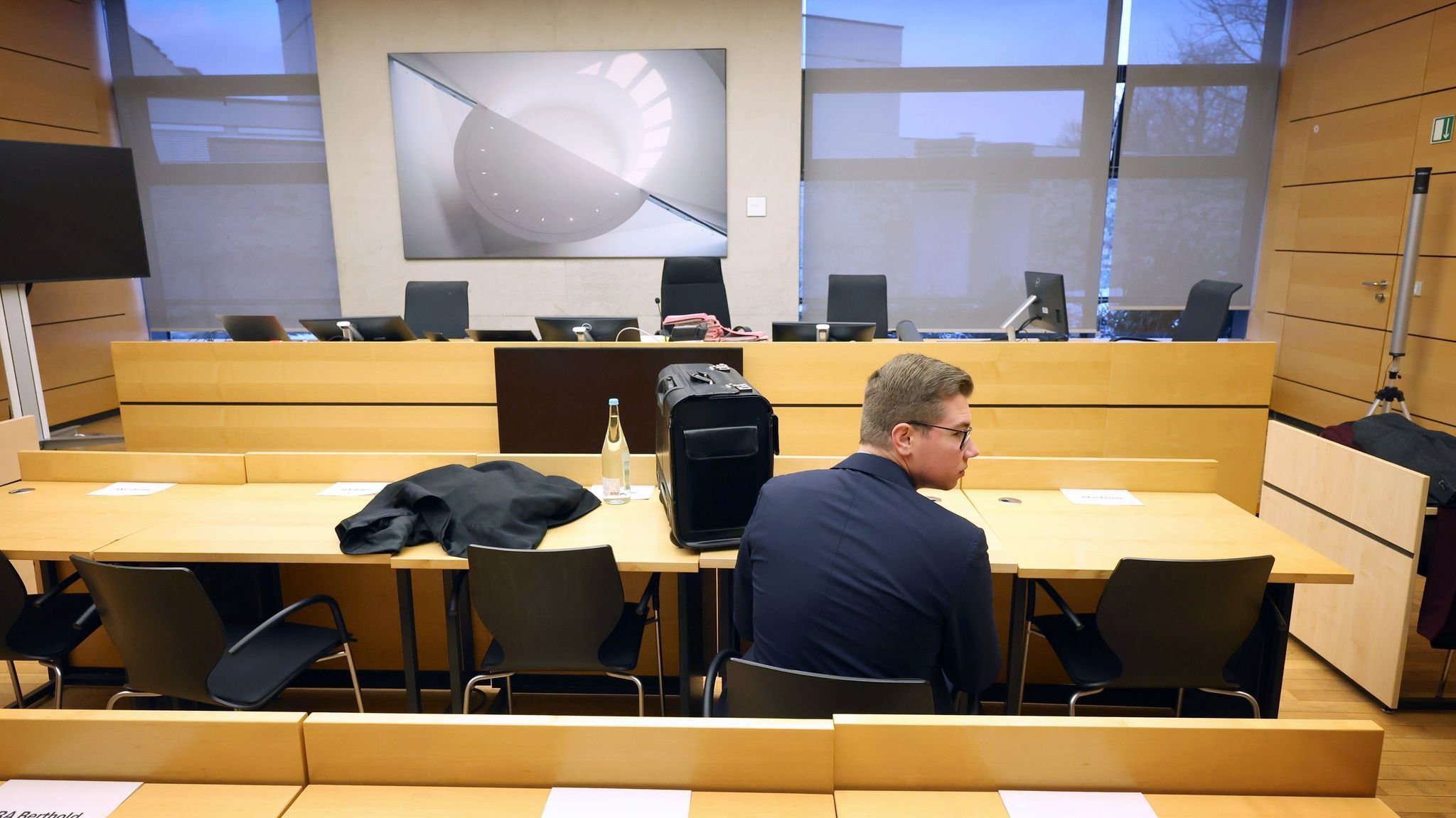 Umstrittener AfD-Politiker: Nötigung, Geldwäsche, Volksverhetzung ...