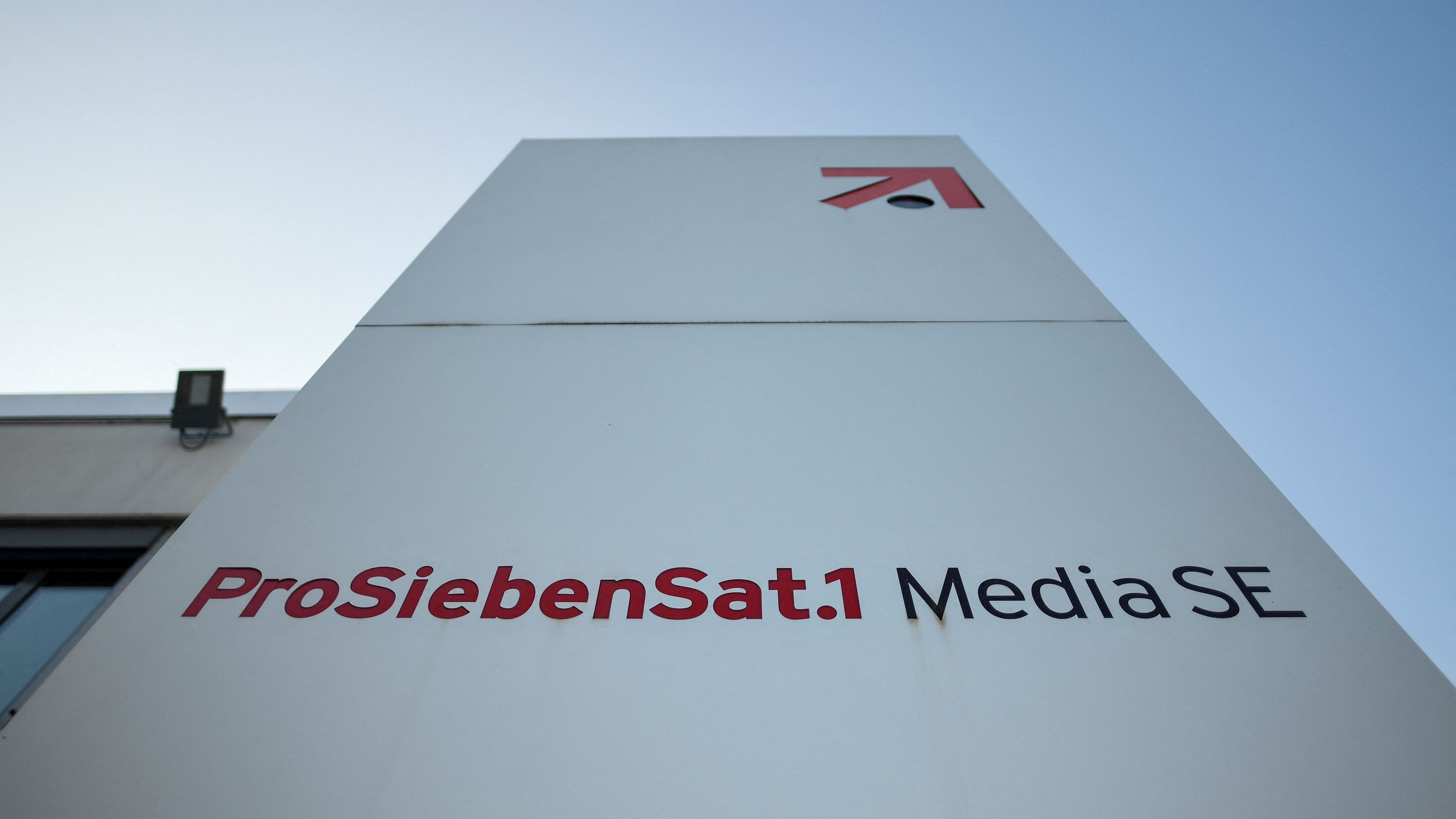 Medien: ProSieben-Vorstand heuert wohl nach MFE-Angebot Banken an