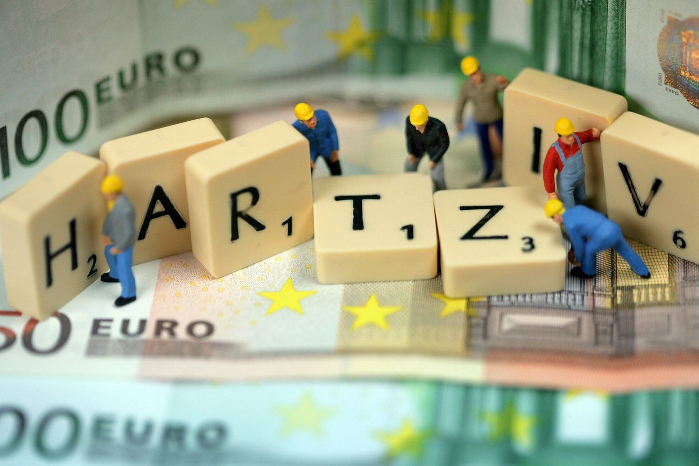 Hartz IV: Wie hoch ist der Regelsatz und wie hat er sich entwickelt?