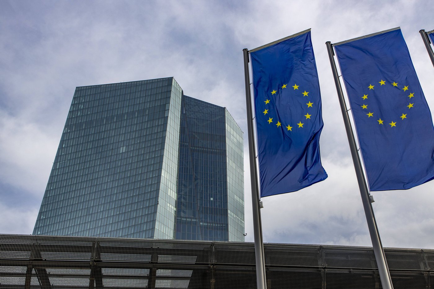 Geldpolitik: Umfrage – Volkswirte erwarten weniger EZB-Zinssenkungen ...