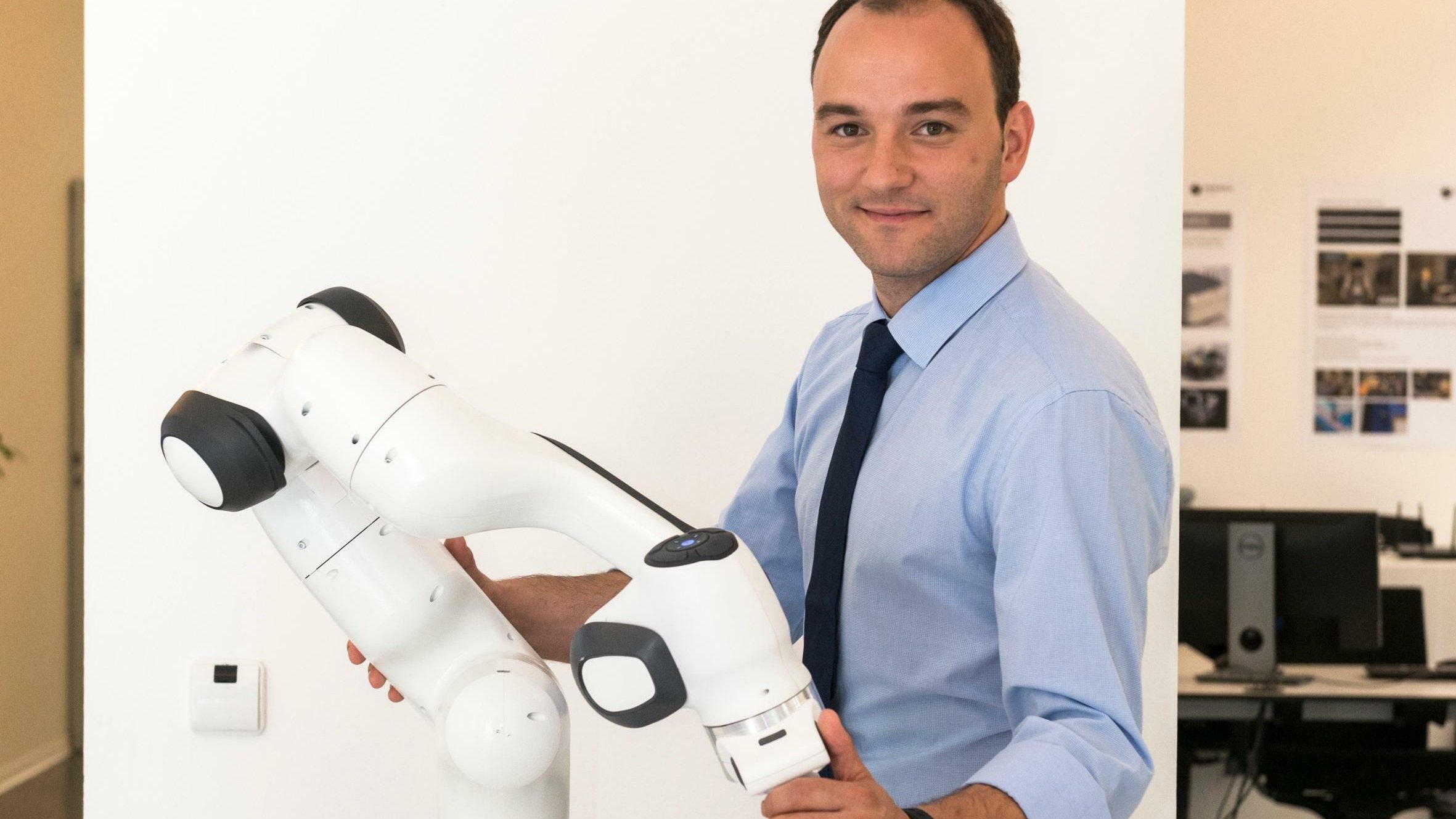 Franka Emika baut ersten Abstrich-Roboter für Coronatests
