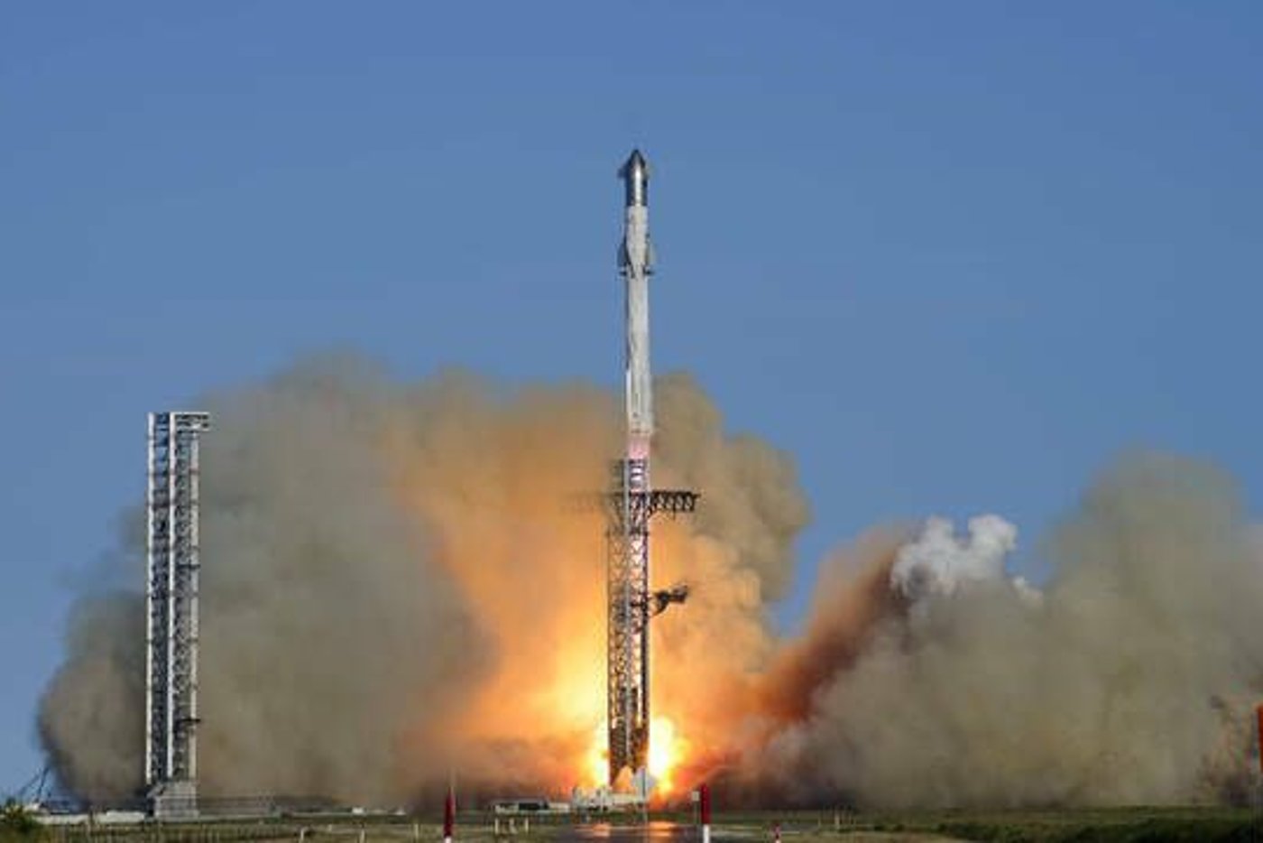 Space-X-Trägerrakete explodiert bei Rückkehr zur Erde