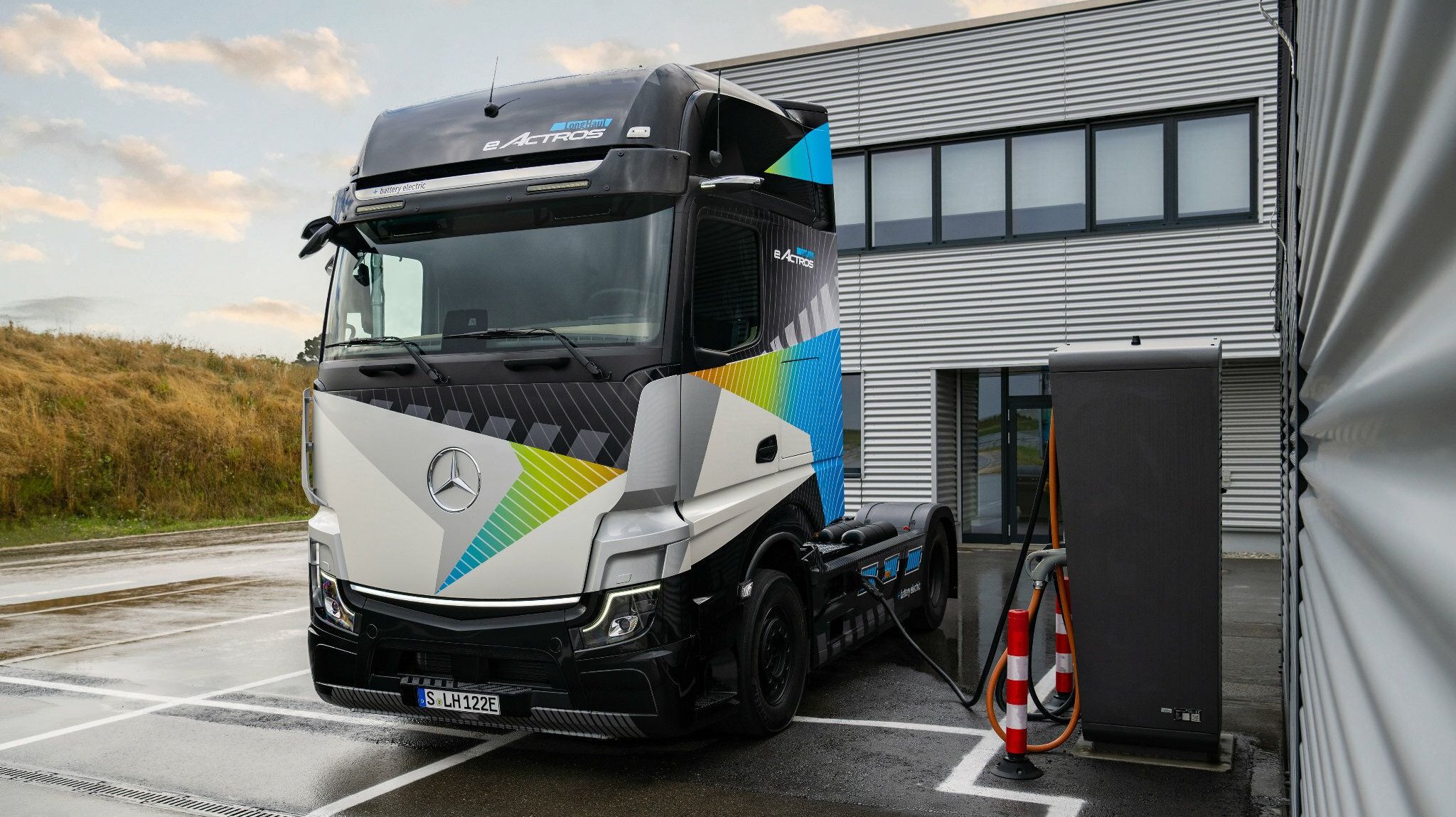 Daimler Truck stellt E-LKW für den Fernverkehr vor
