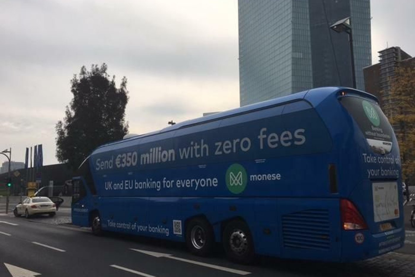 Fintech wirbt mit berüchtigtem Bus: Der Brexit-Bus ist mit neuer ...