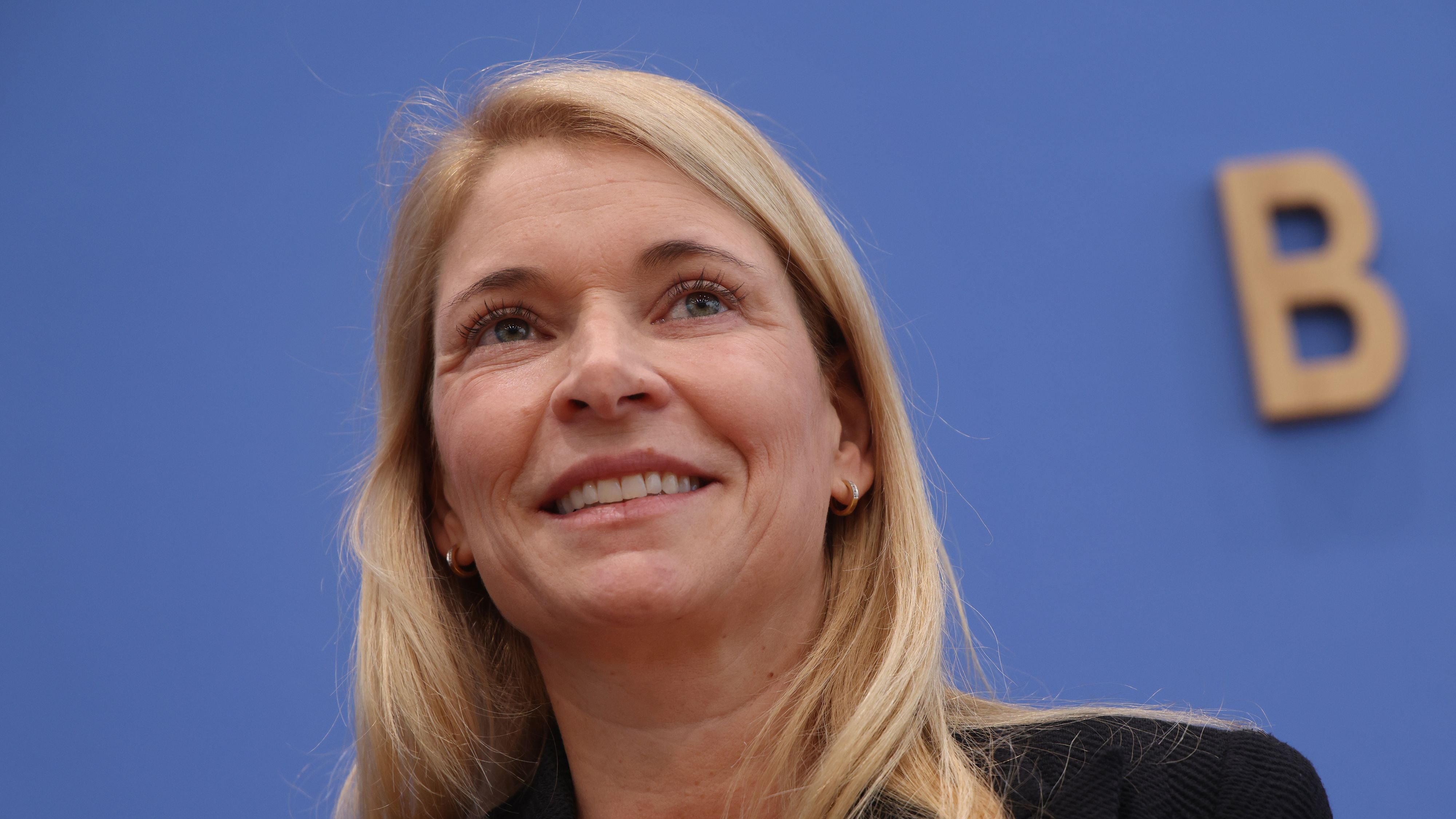 Deutsche Bahn: Zwölf zu acht Stimmen – Evelyn Palla als neue Chefin berufen