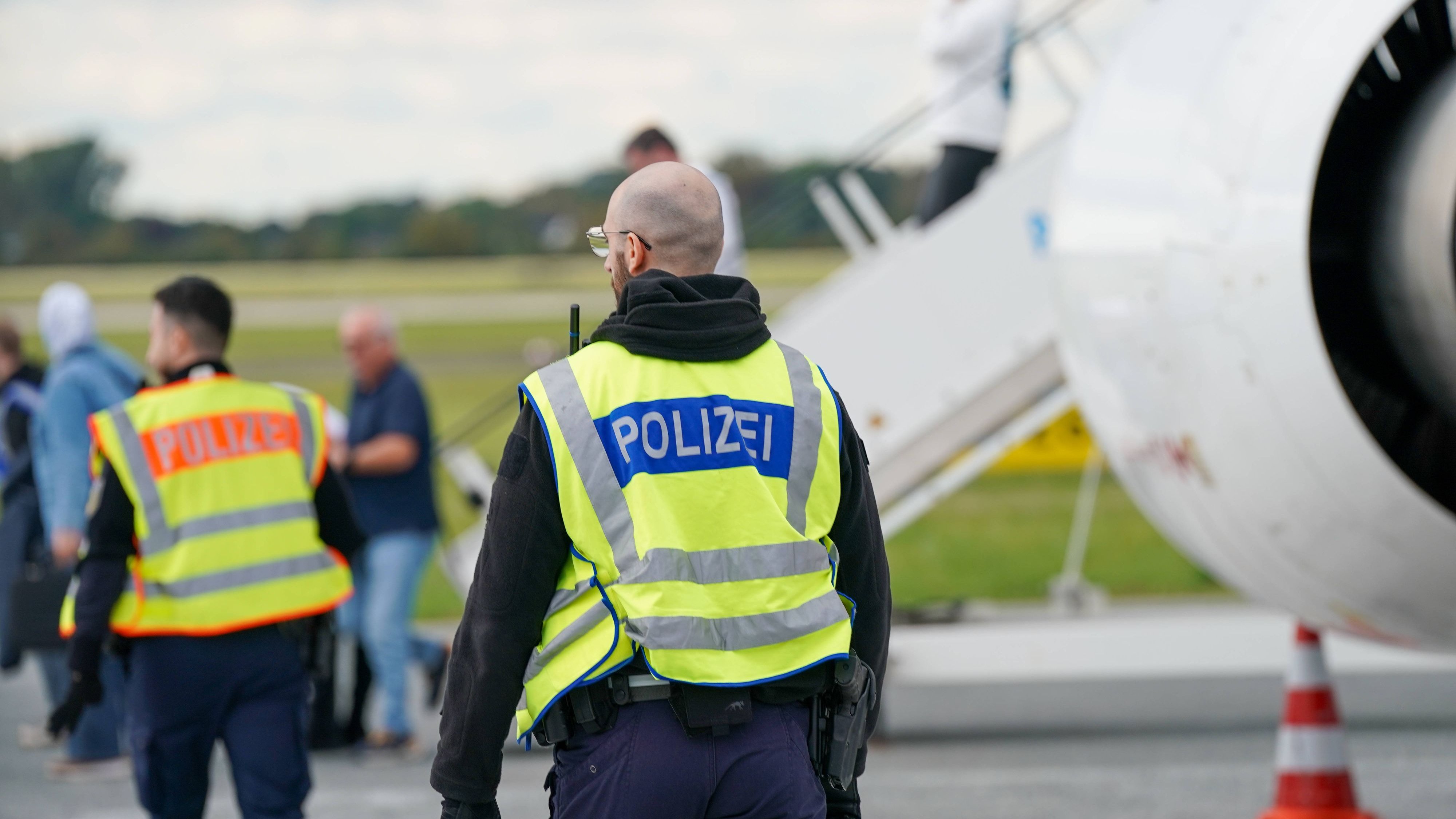 Migration: Ein Fünftel mehr Abschiebungen aus Deutschland