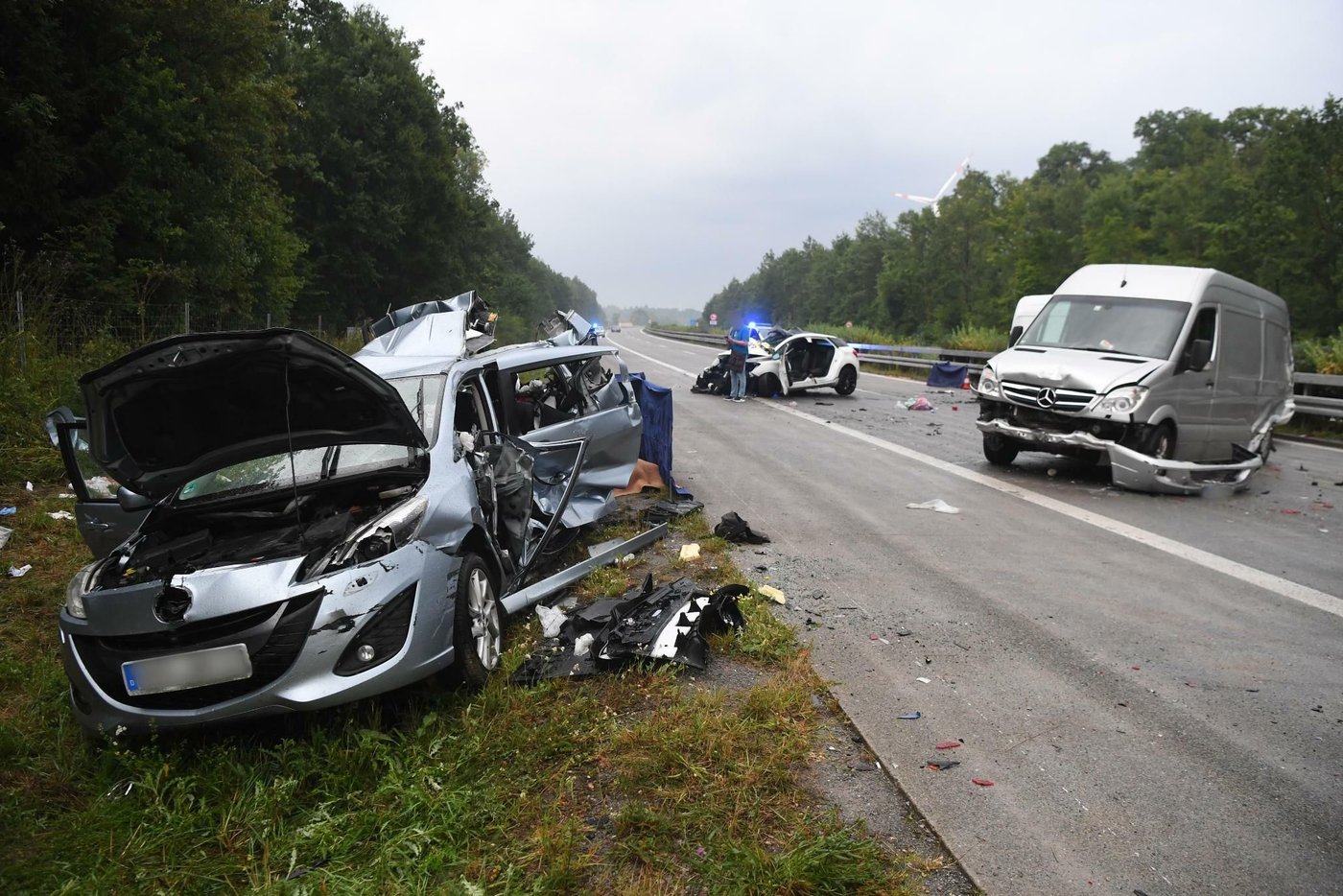 Schwerer Verkehrsunfall: Tote und Verletzte bei Karambolage auf A81