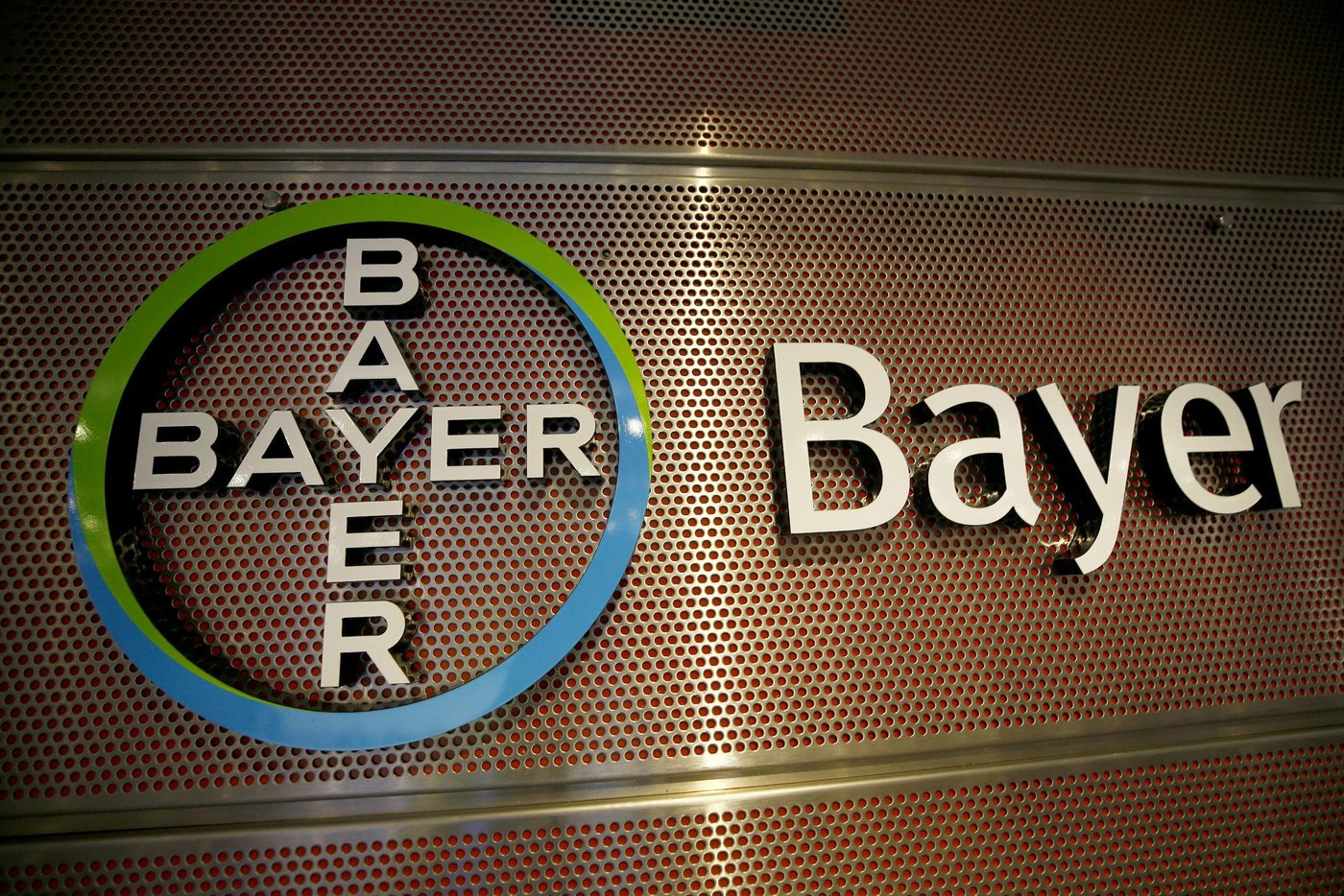 Bayer siegt über Merck in US-Haftungsstreit um asbesthaltiges Talkum-Puder