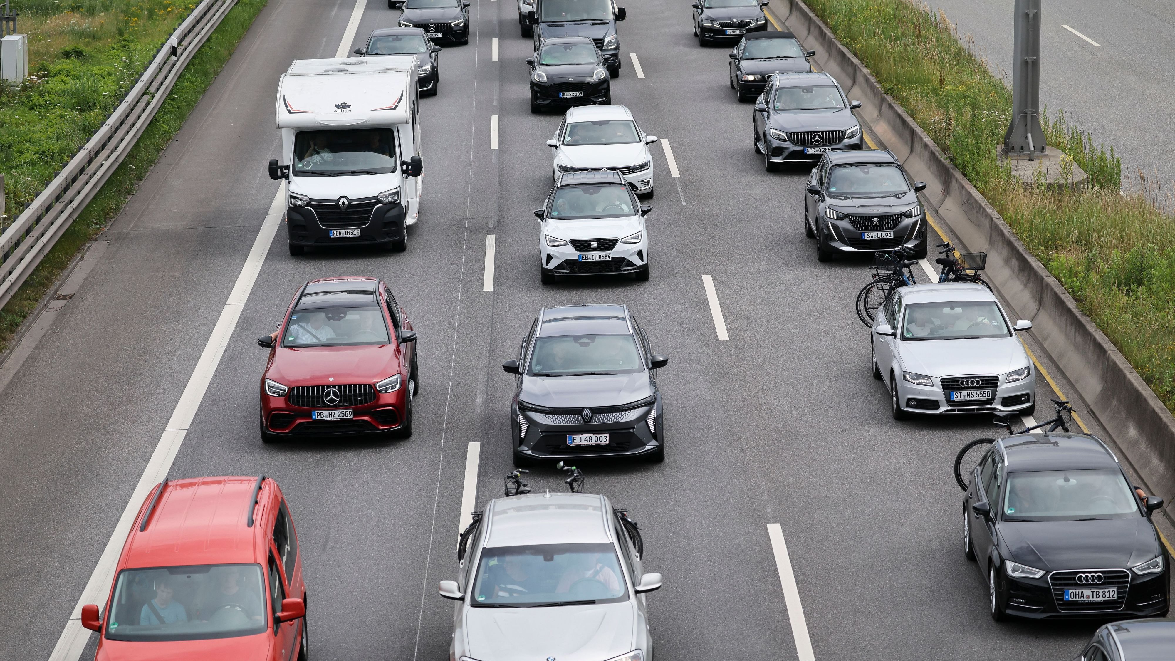 Mobilität: Menschen in Deutschland fahren wieder mehr Auto