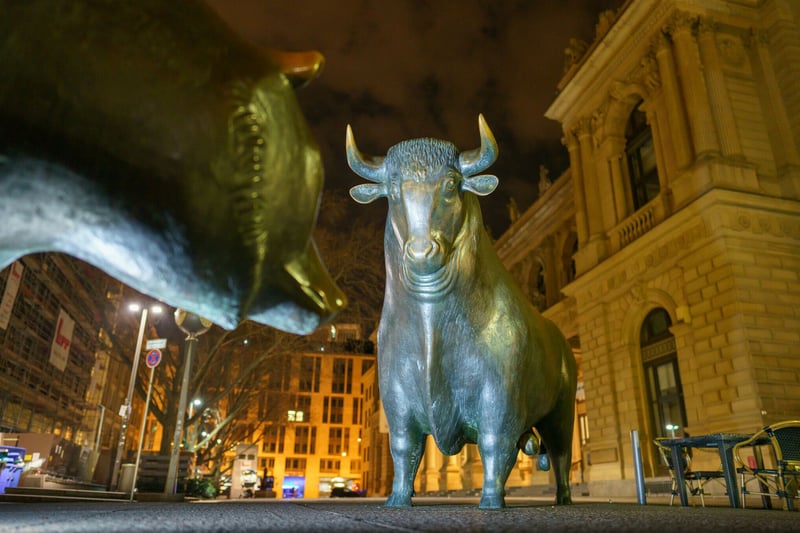 Aktien versteuern 2026: Wann zahlen Anleger auf Aktien-Gewinne Steuern?