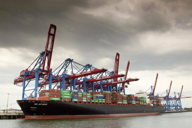 Schifffahrt: Lidl-Reederei Tailwind plant Routen wegen Suezkanal-Krise um