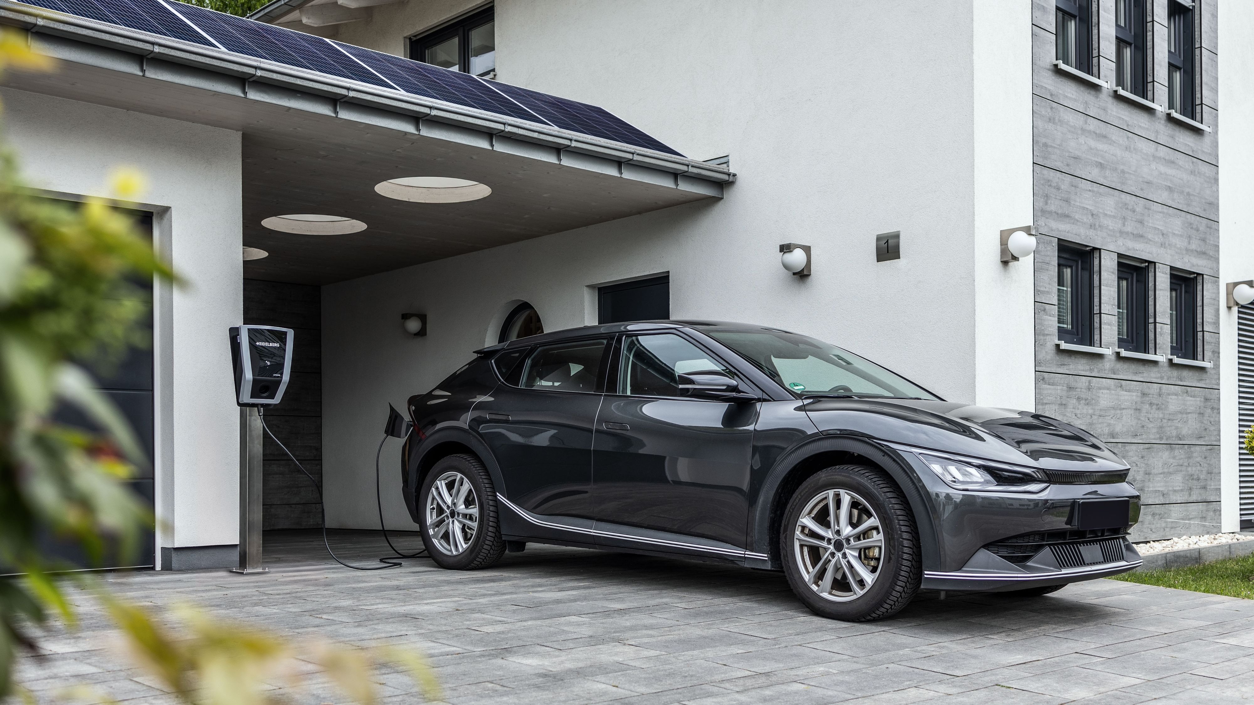 Dynamische Stromtarife: Wie Elektroautofahrer sparen können