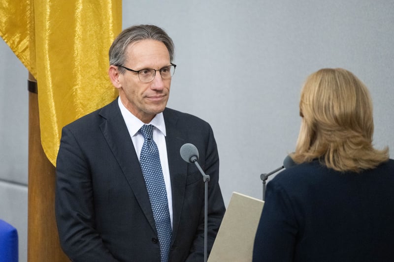 Regierungskrise: Keine Haushaltssperre – Kukies will Intel-Milliarden ...