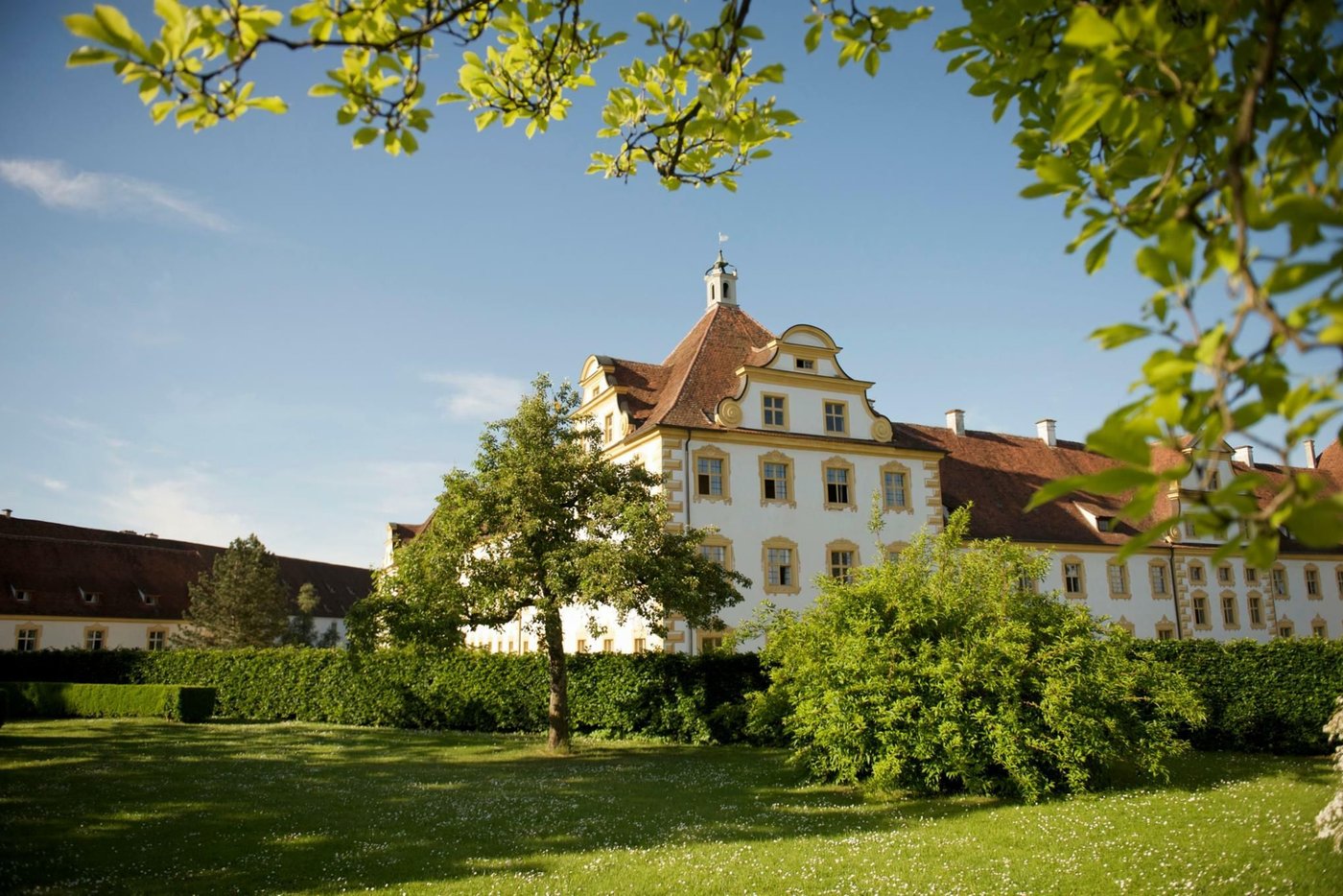 Keine Visa erteilt: Privatschulen fürchten um ihre Existenz