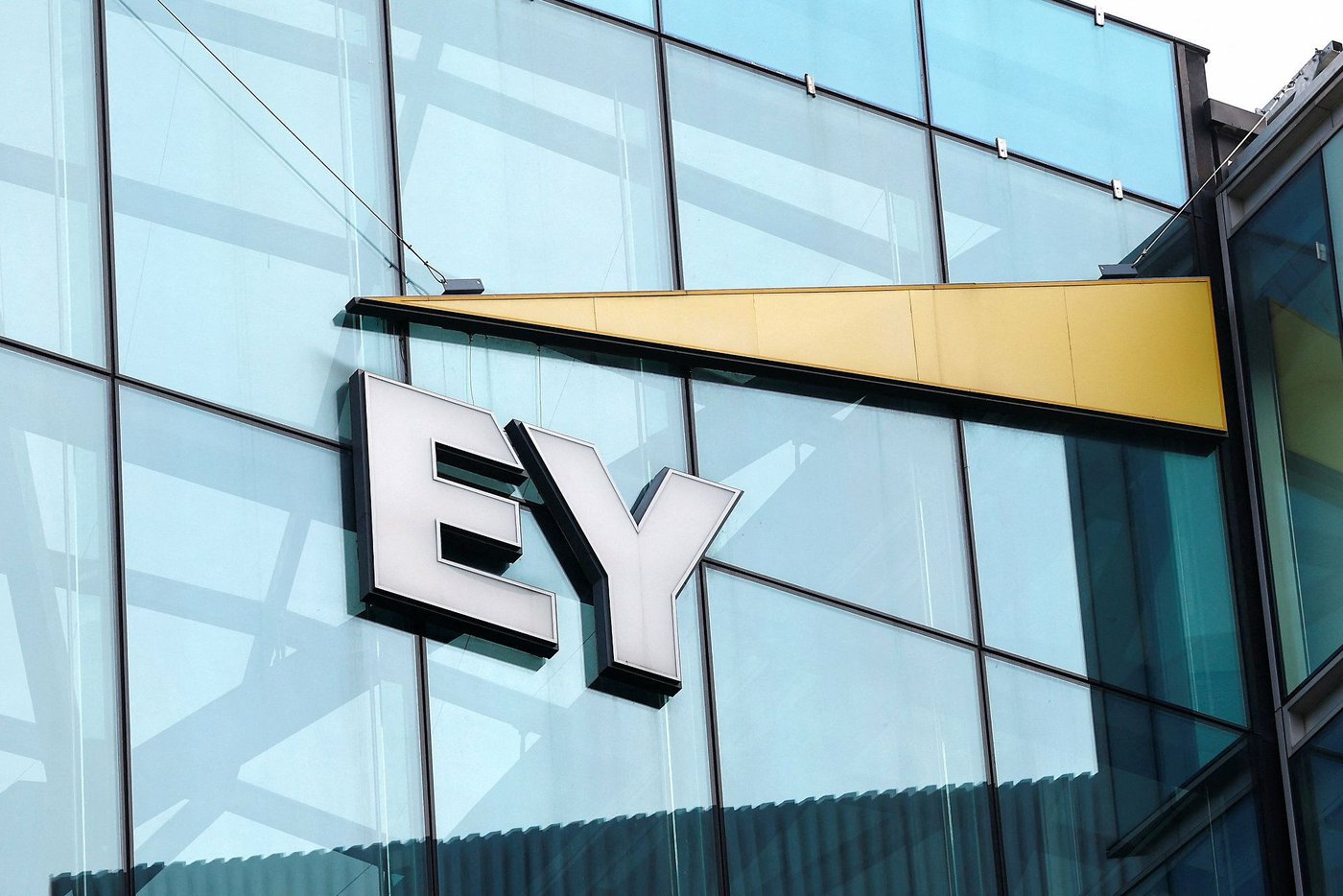 Reaktion auf Überkapazitäten: EY streicht 3000 Stellen in den USA