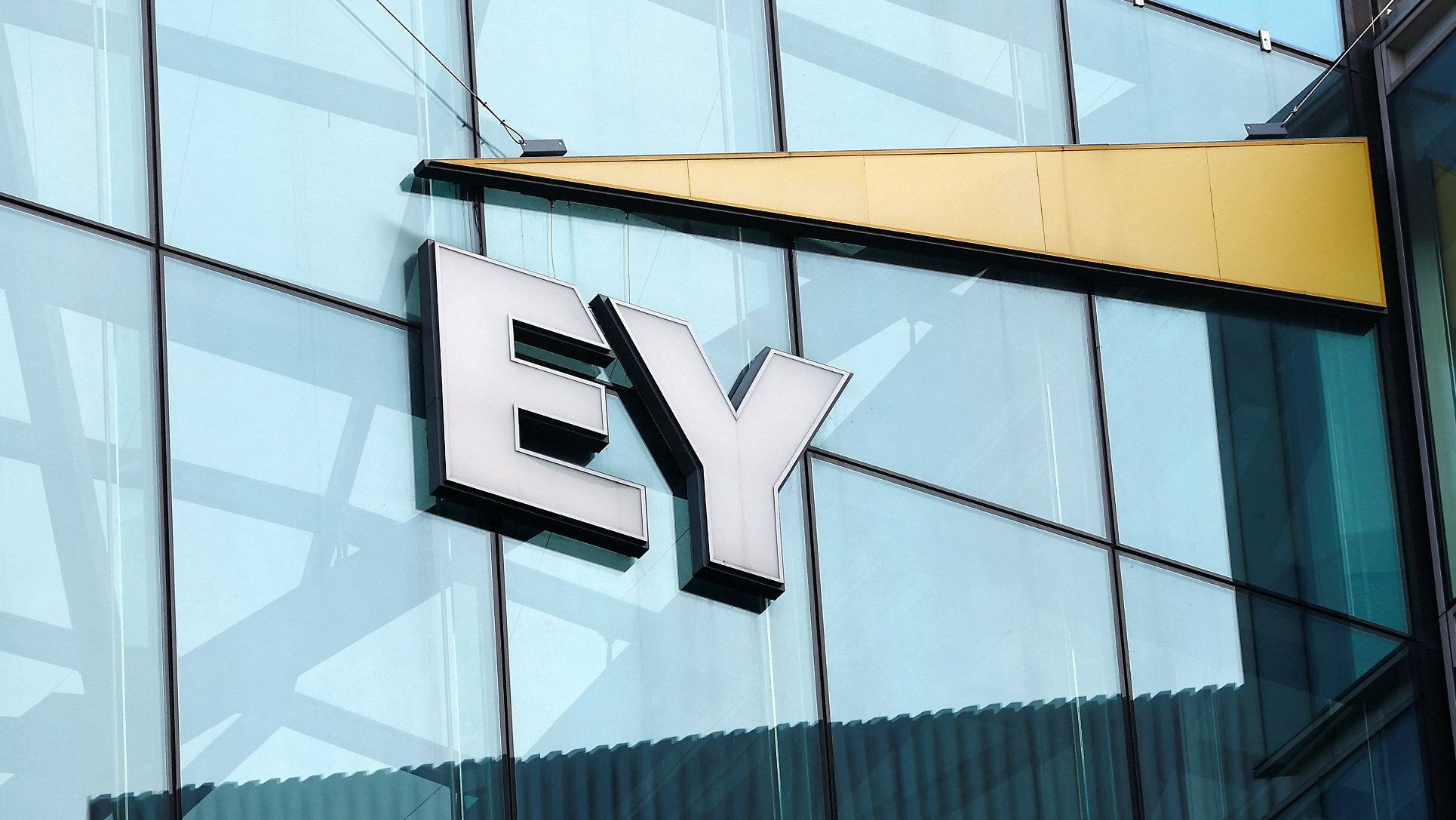 Reaktion auf Überkapazitäten: EY streicht 3000 Stellen in den USA