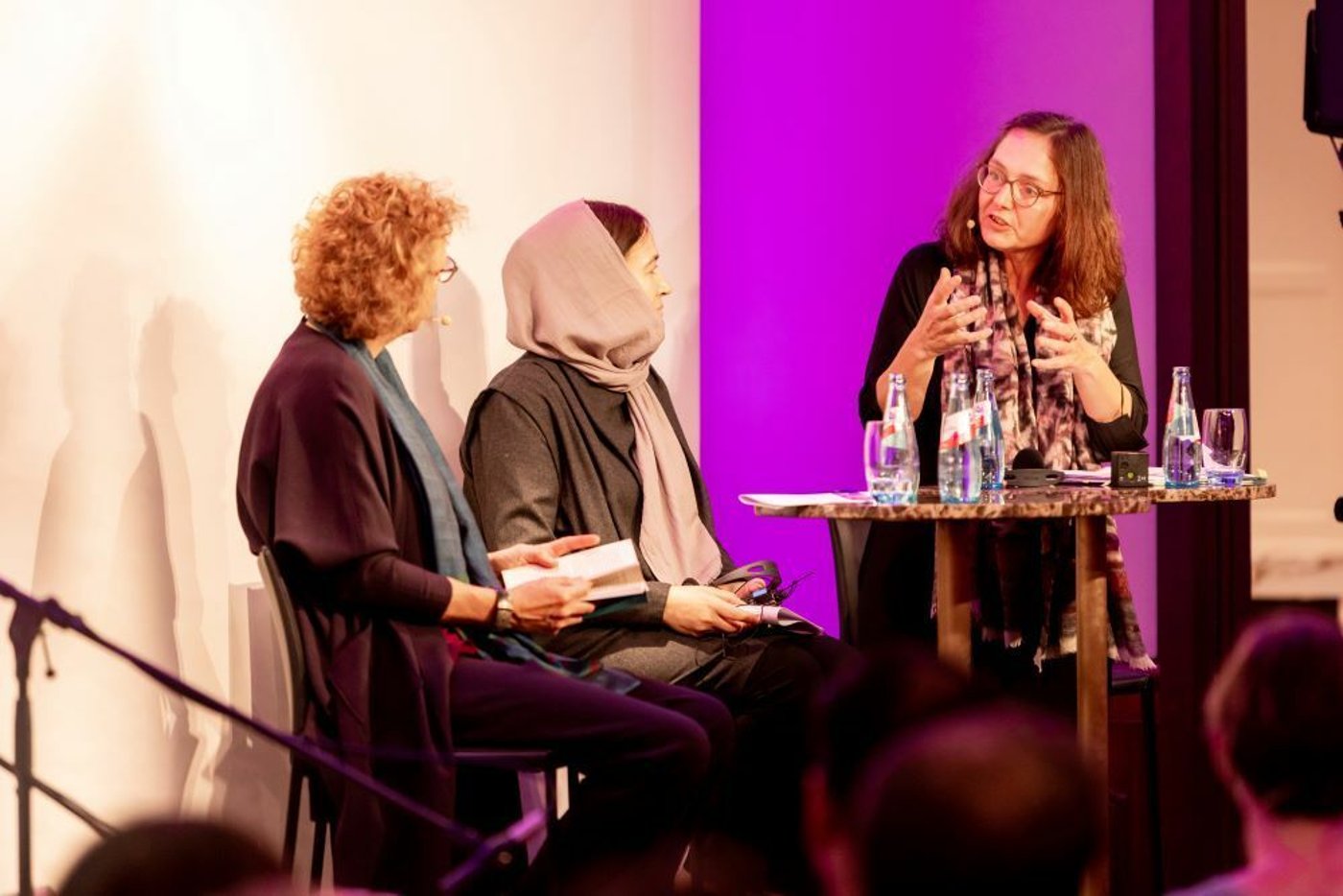 Wie die KfW-Stiftung afghanischen Schriftstellerinnen Gehör verschafft