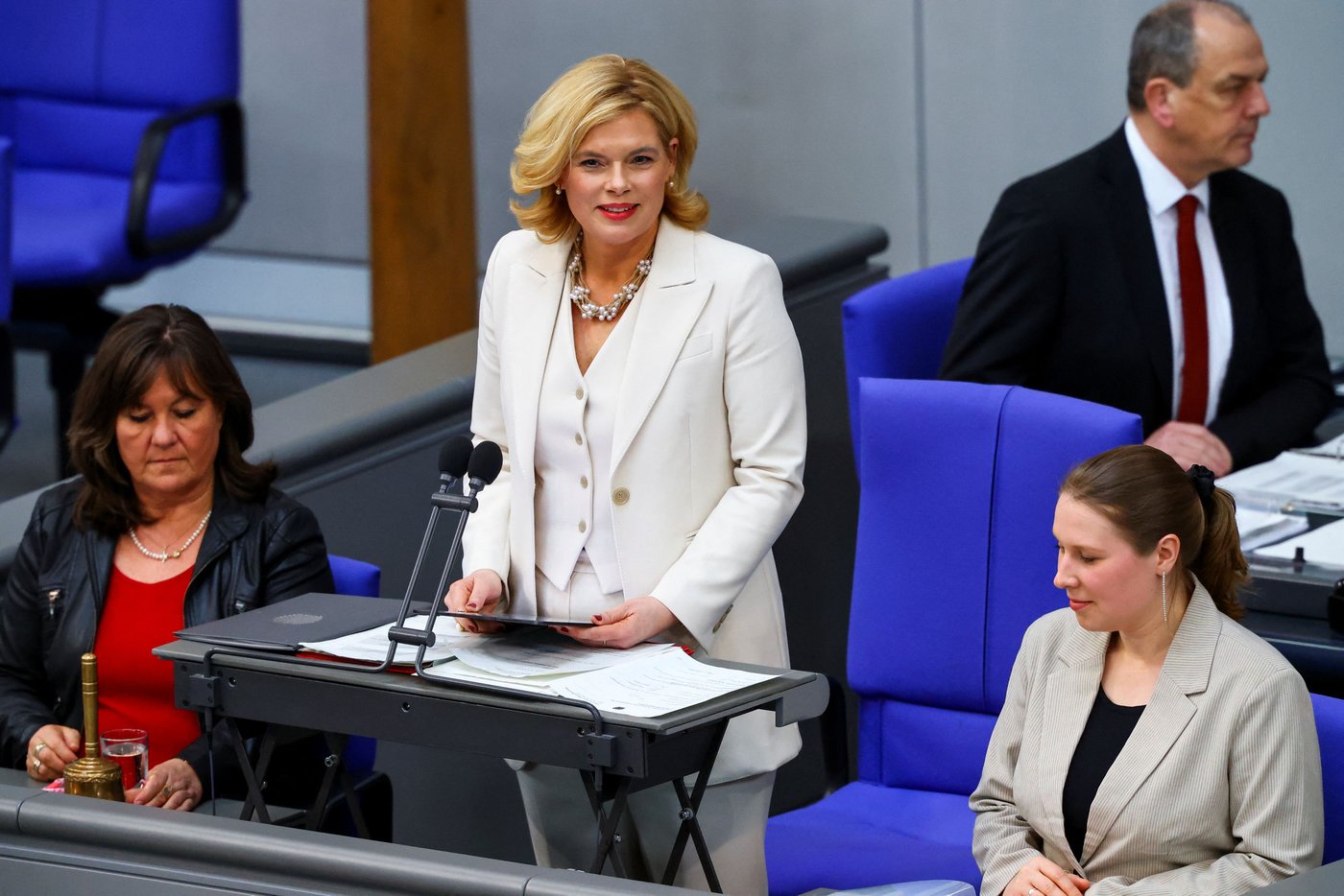 Bundestag: „Ein Hauch von Weimar“ – AfD johlt, Linke jubelt