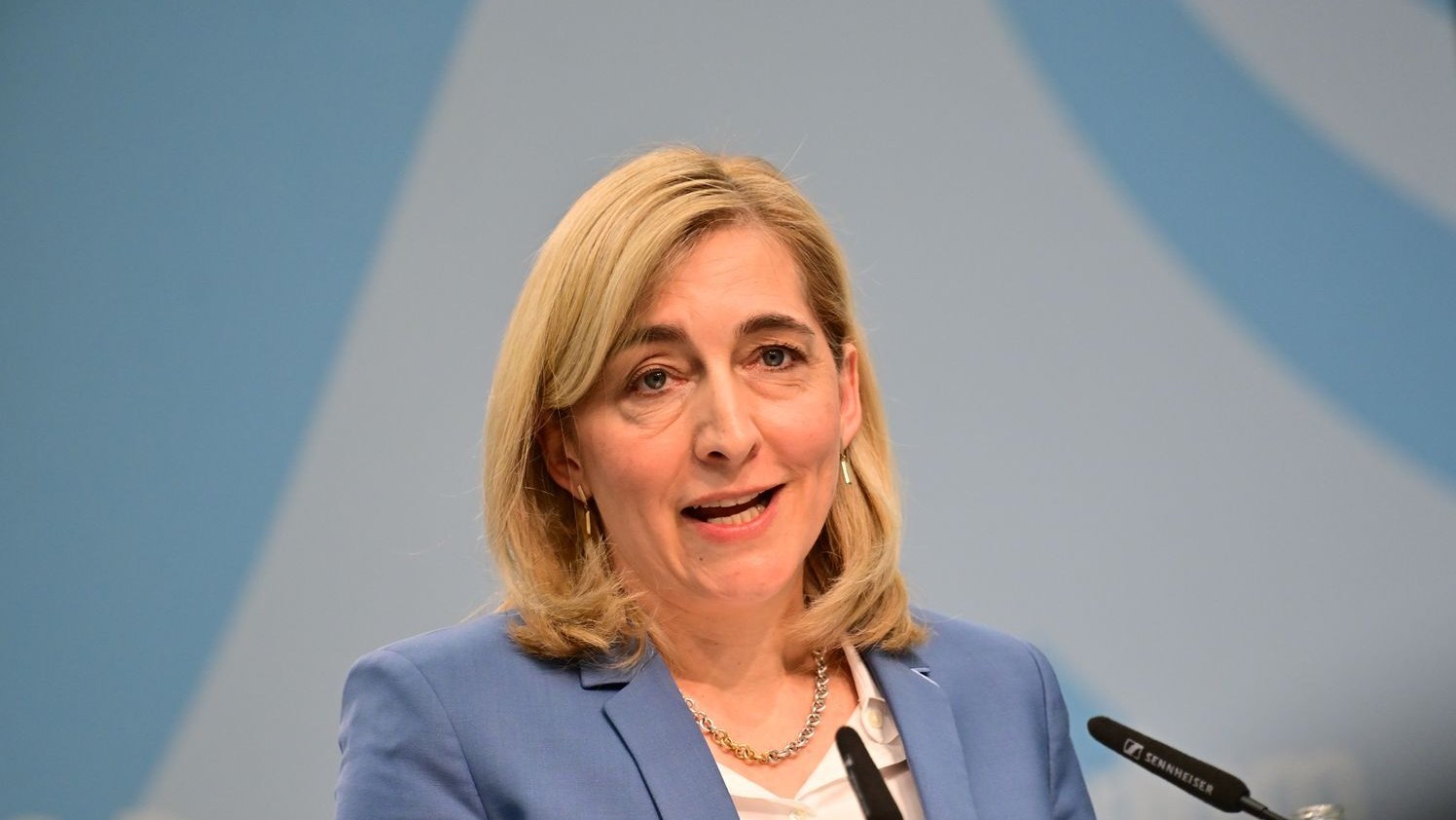 Bundespolitik: Warken verteidigt geplantes Sparpaket