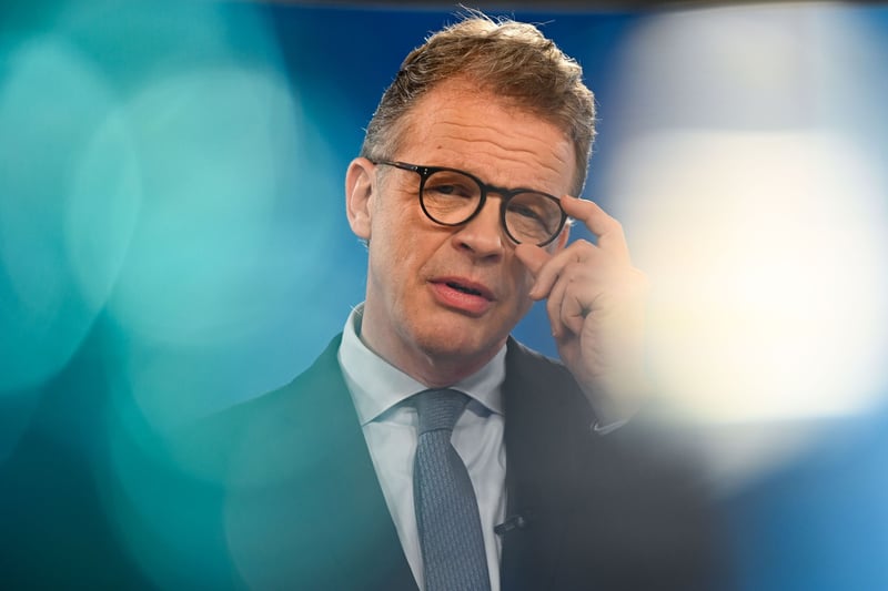 Deutsche Bank: Warum vier Mitarbeiter 2024 mehr verdient haben als Sewing