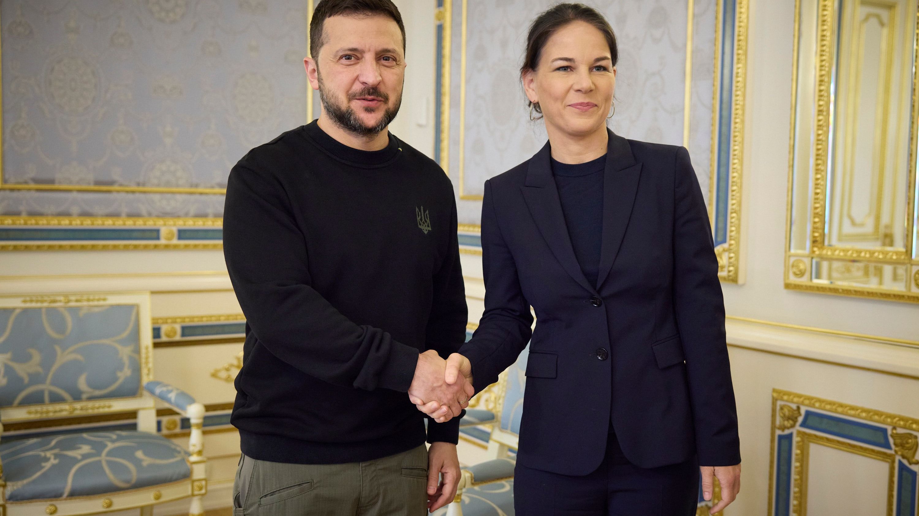 Ukraine: Selenski dankt Baerbock für Hilfe – Augenmerk auf Nordkorea