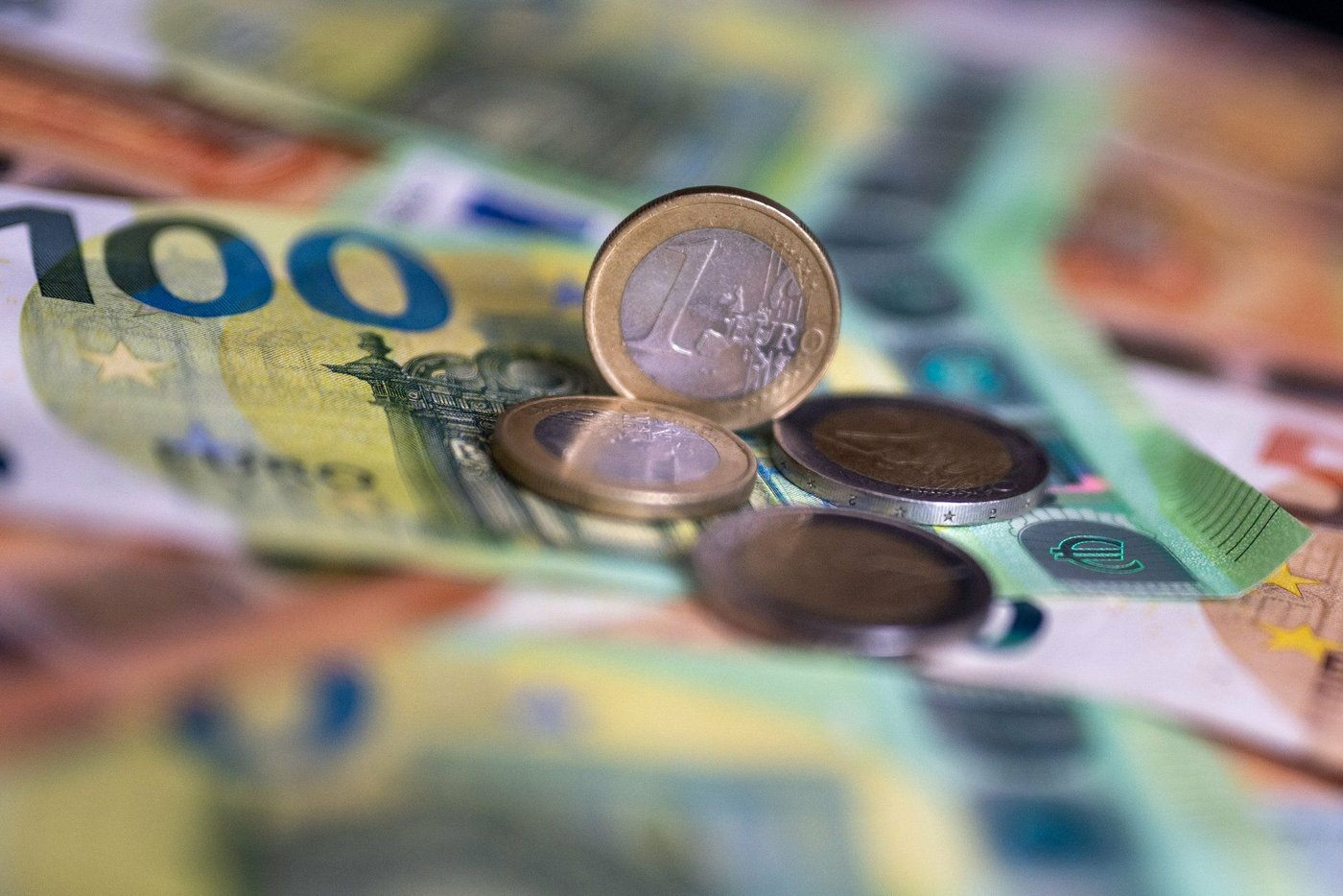 Buchkritik: „Zwischen Freiheit und Entfremdung“: Neue Perspektiven auf ...