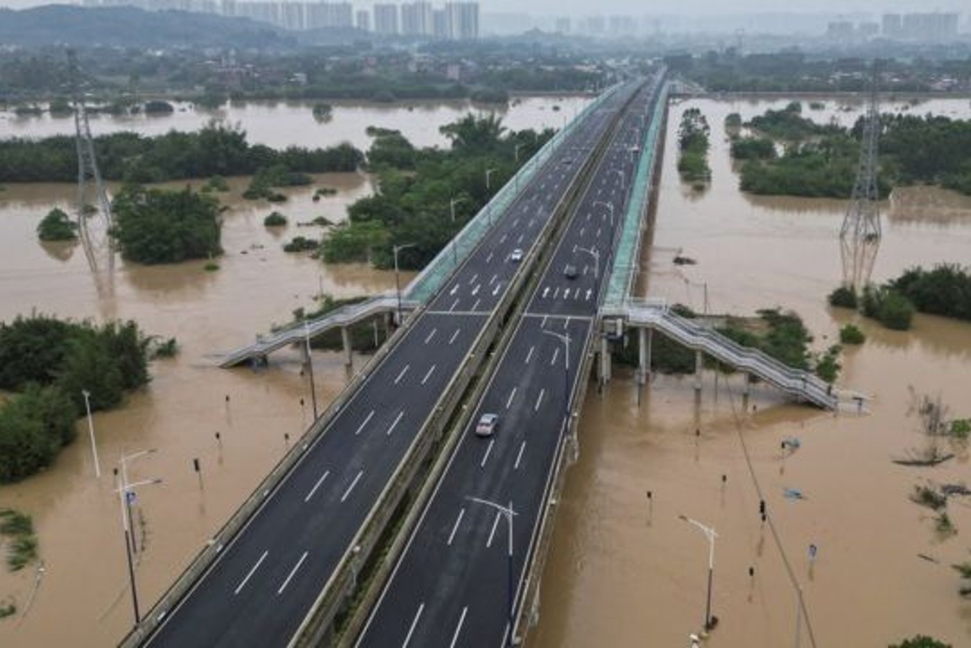 Nach heftigen Überschwemmungen: Rettungsarbeiten in Guangdong dauern an