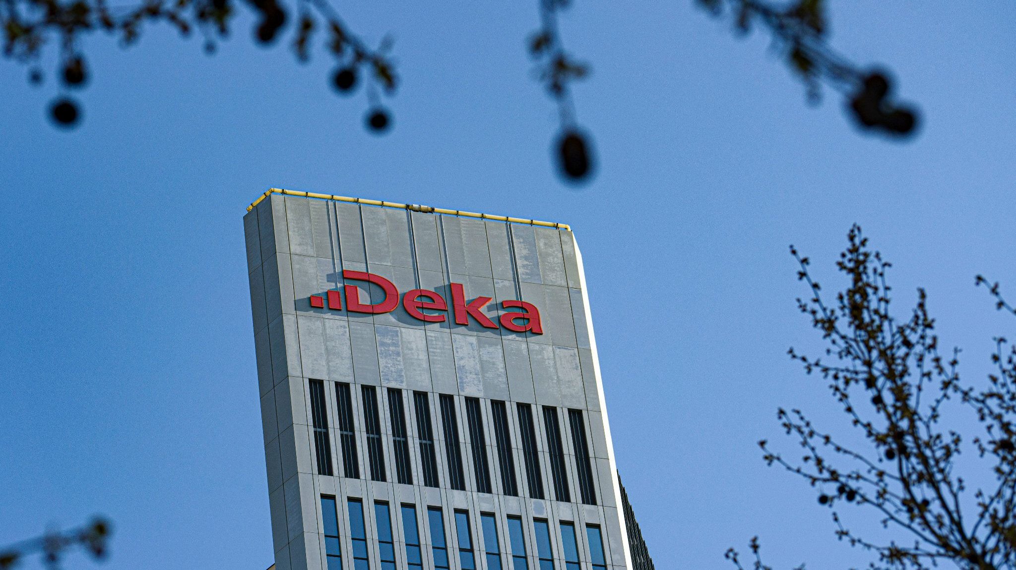 Dekabank übertrifft angepeilten Jahresgewinn schon nach sechs Monaten