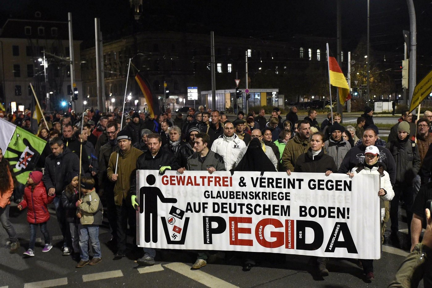 Reichsbürger, Pegida und AfD: Fremdenhass im Osten alarmiert Kommunen