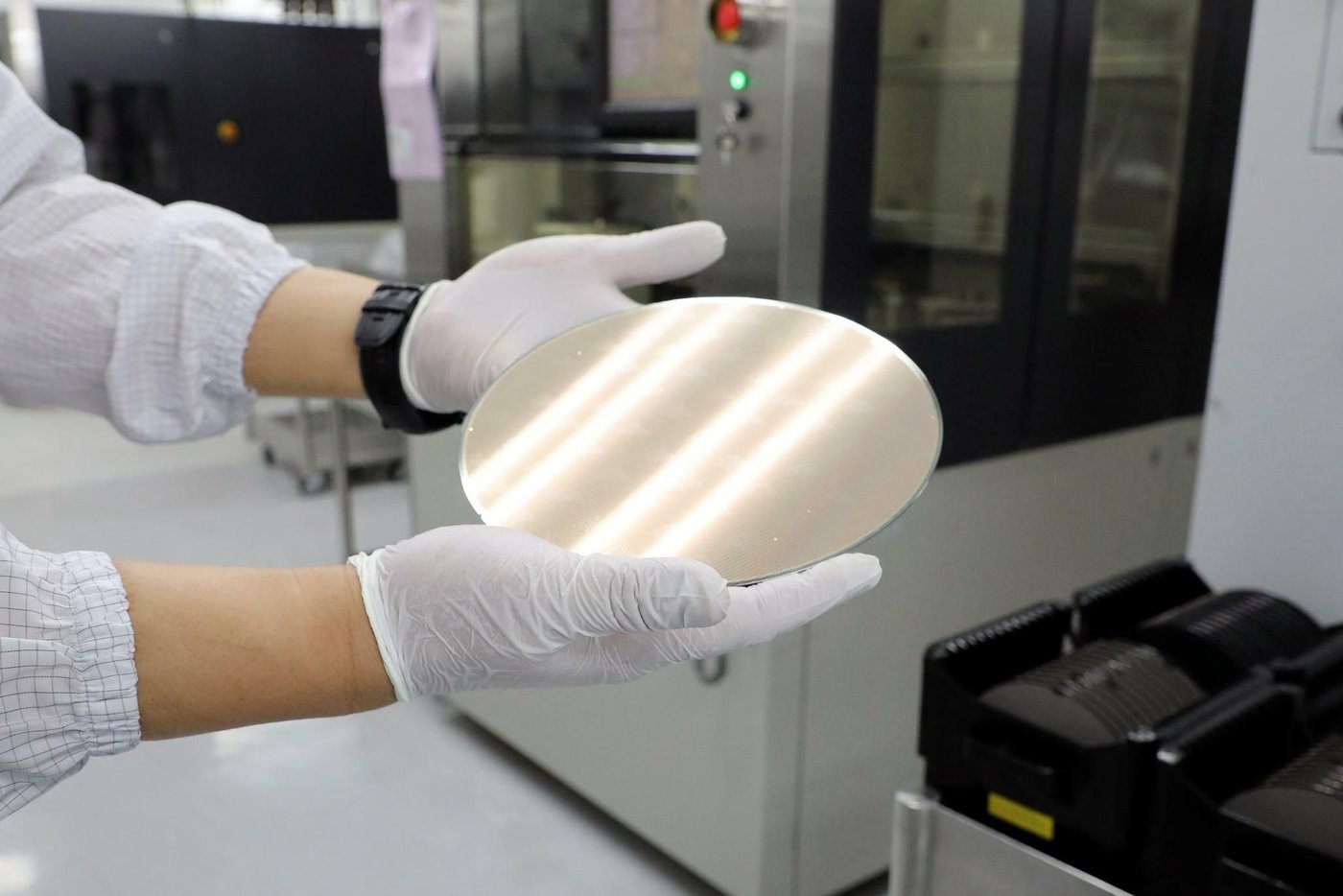 Halbleiter: Siltronic stellt Produktion von kleinen Wafern in ...