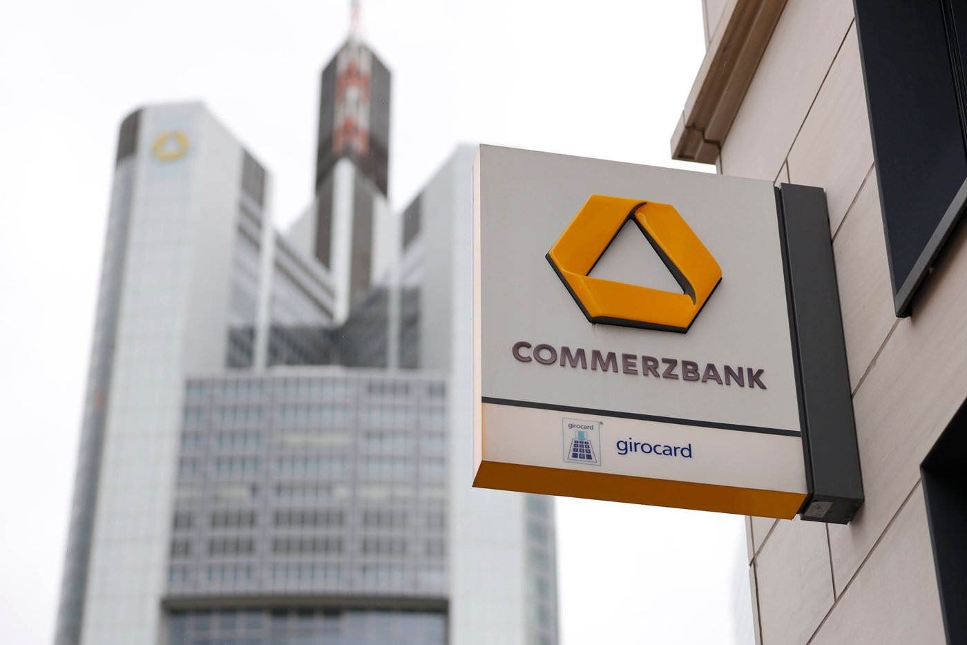 Banken: Kartellamt prüft Einstieg der Unicredit bei der Commerzbank