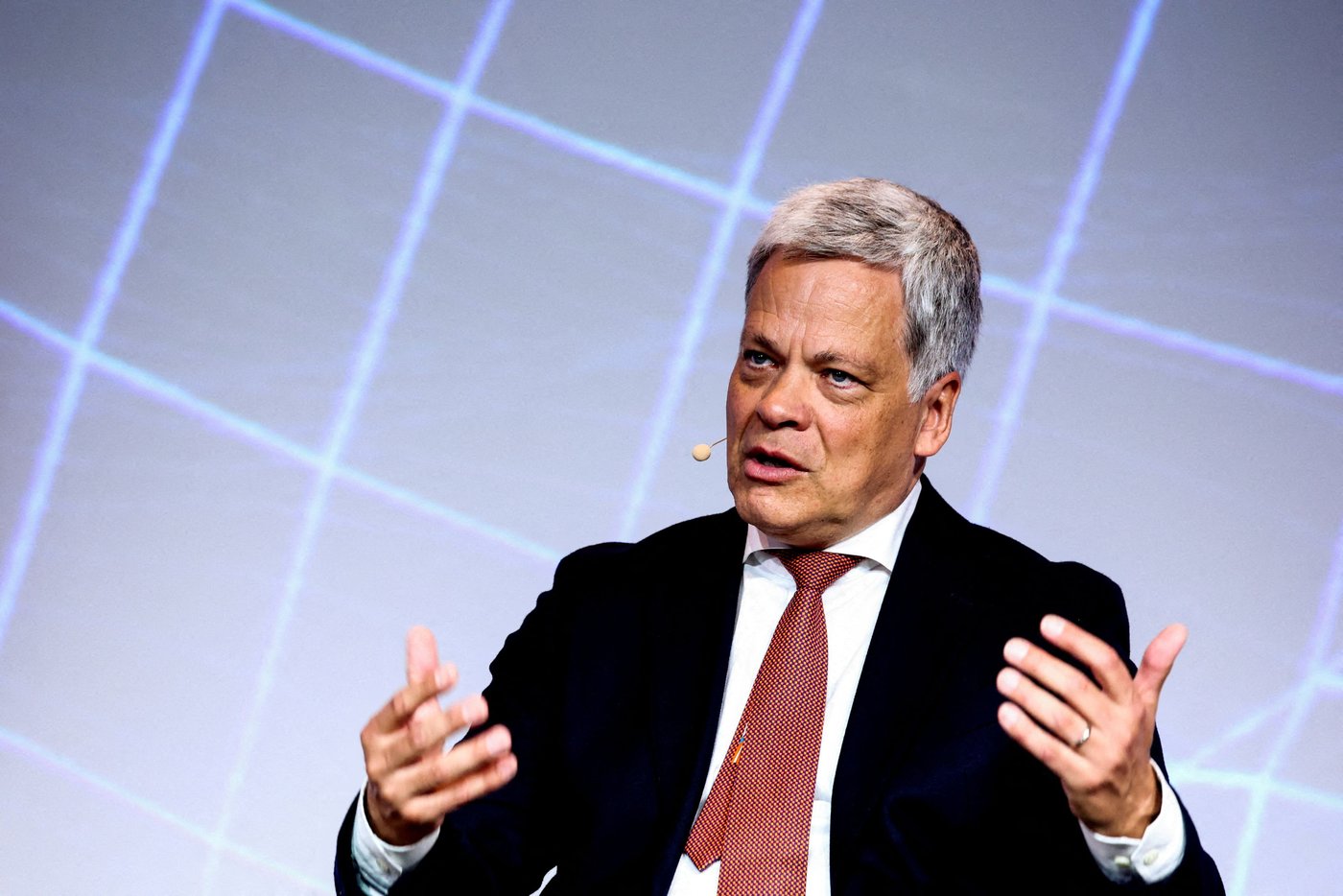 Commerzbank-Chef: Manfred Knof äußert sich verhalten zu Avancen der ...