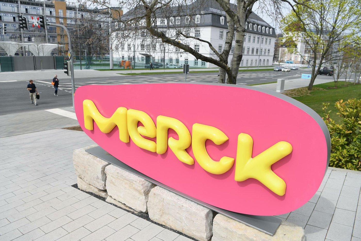 Wie der Merck-Konzern seine Pharmaforschung wieder aufmöbeln will