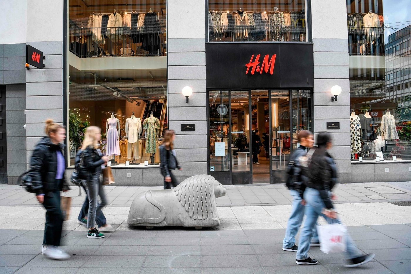 H&M: Coronavirus-Krise treibt Modekonzern in rote Zahlen