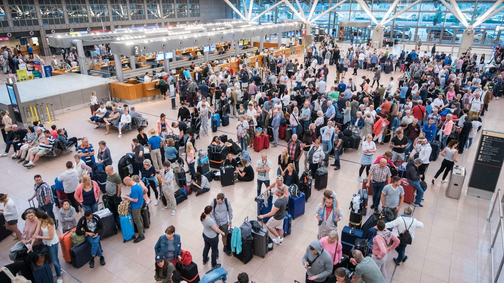 Luftverkehr: Sicherheitsbereich am Hamburger Flughafen geräumt