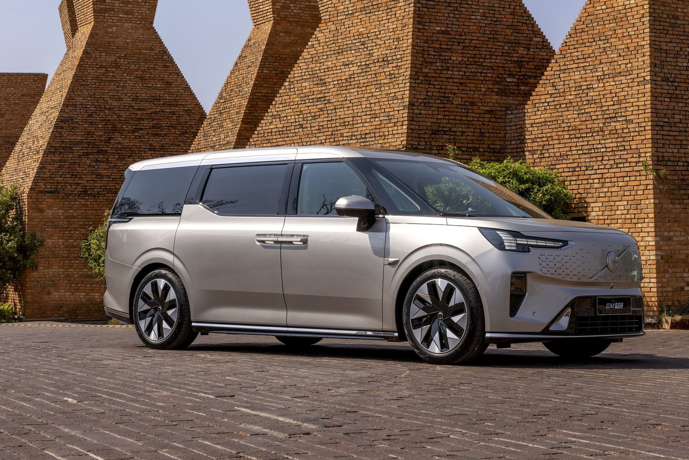 Volvo EM90: So schlägt sich der erste Volvo-Van aus Schweden